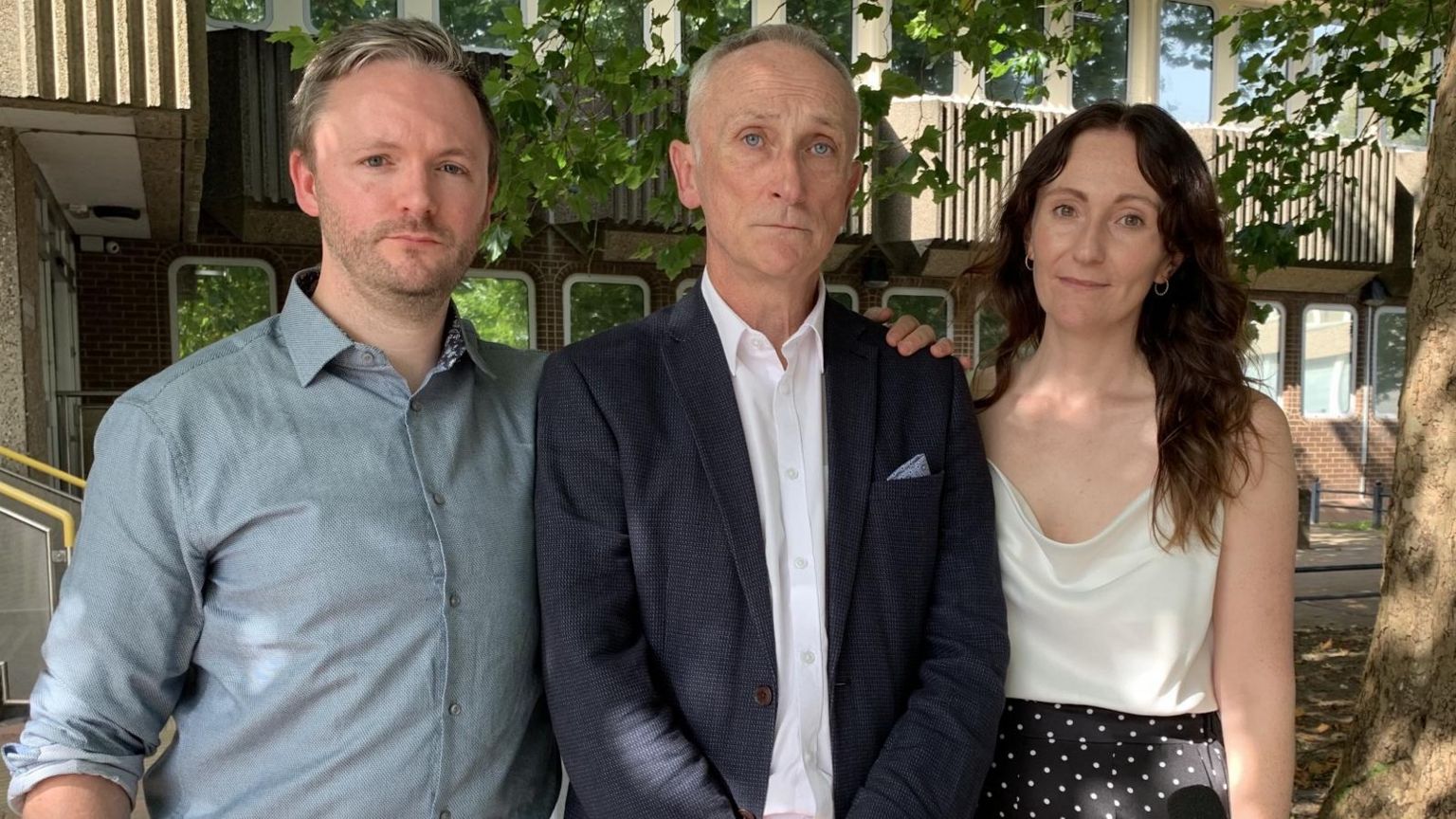 Carcharu menyw a laddodd ddyn, 82, ar ôl yfed a gyrru - BBC Cymru Fyw