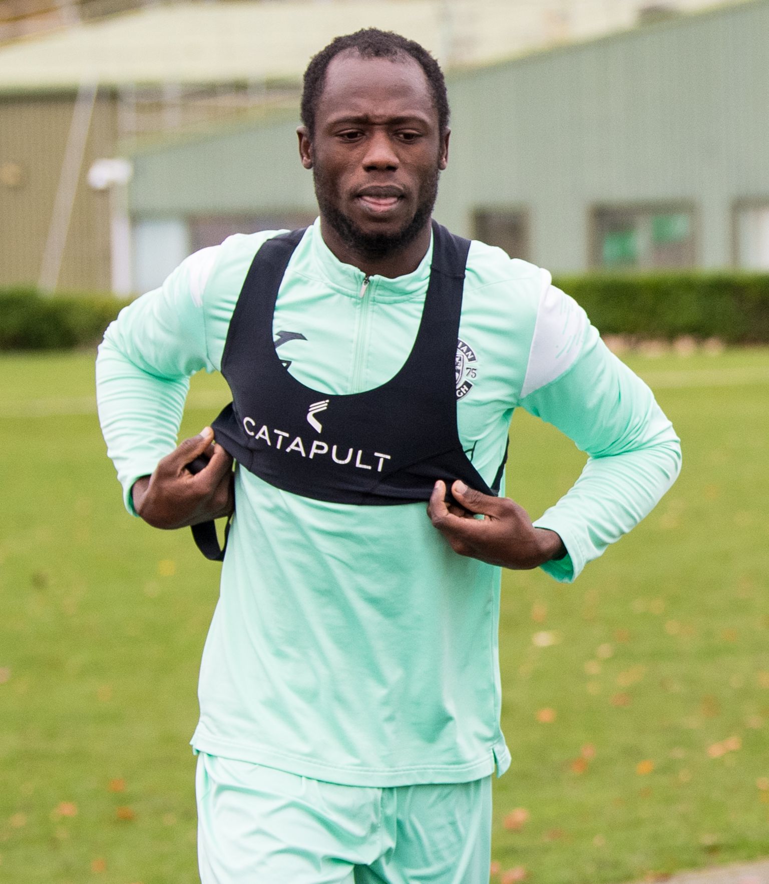 Hibs to cut short Bojang loan - BBC Sport