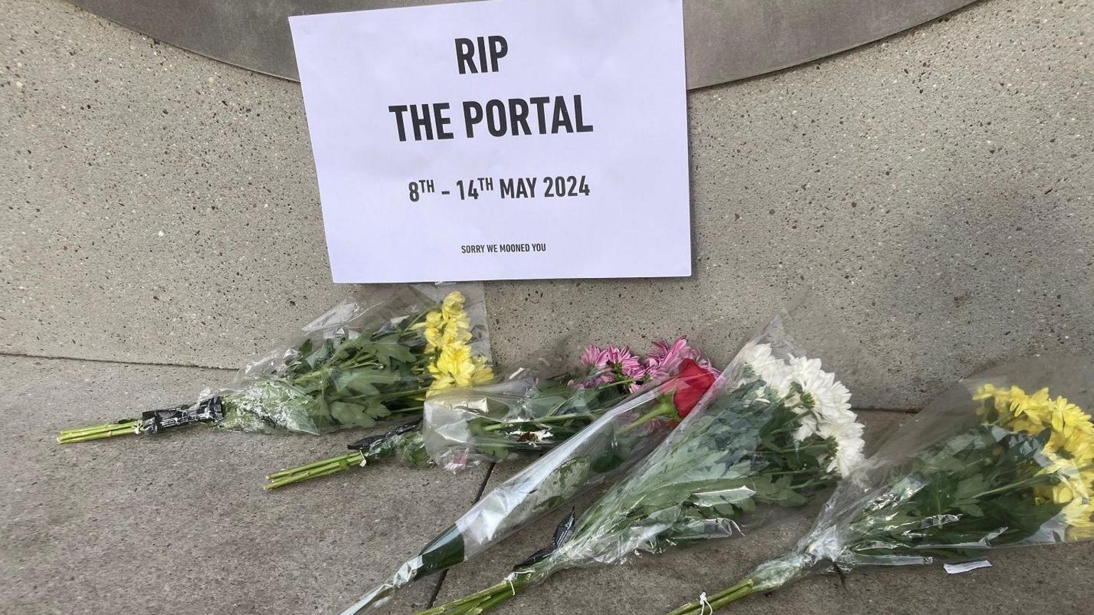 Dublin-NY Portal: 'Death notice' and flowers for controversial artwork ...