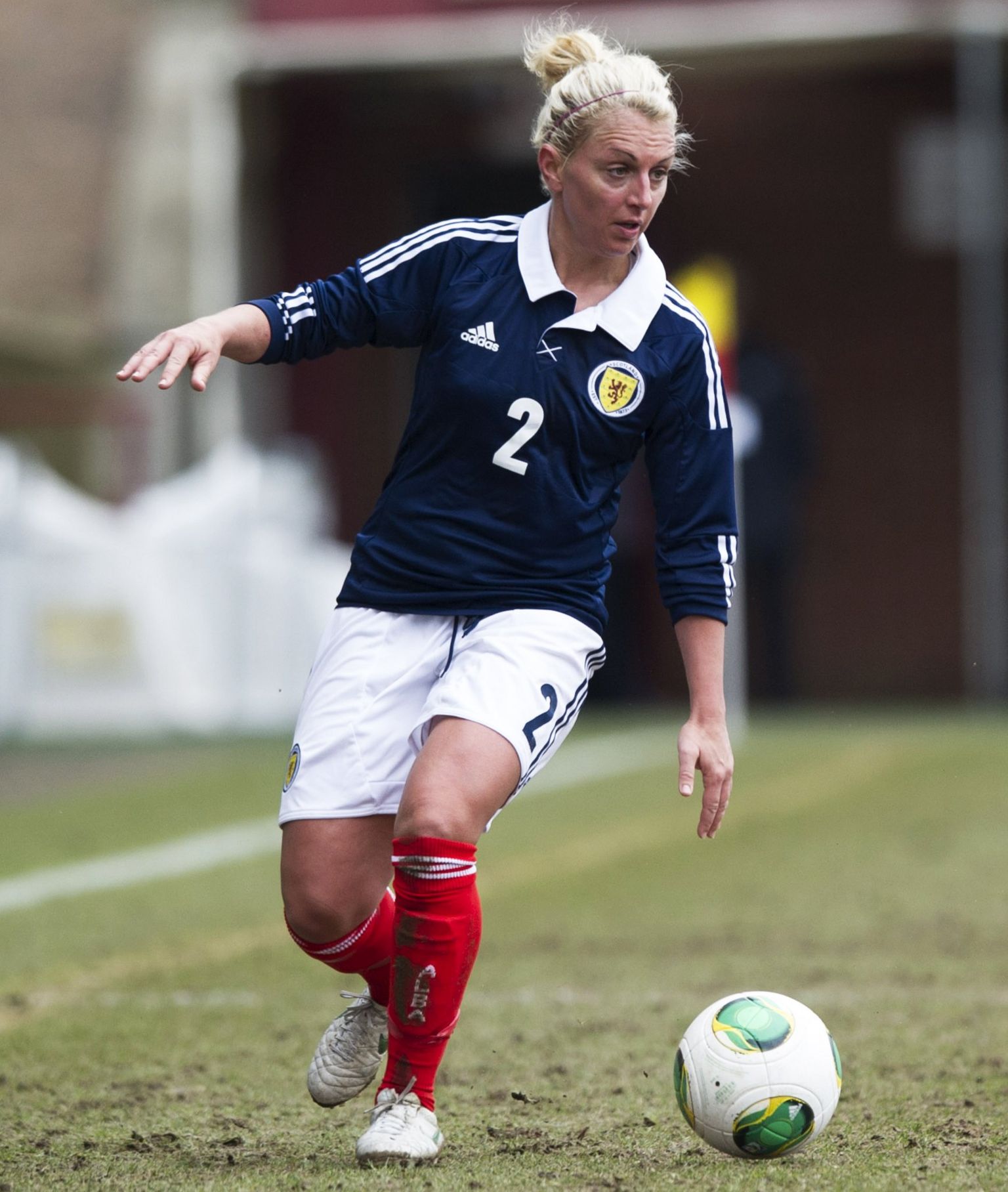 How ex-Scotland footballer reacted to sister's suicide - BBC News