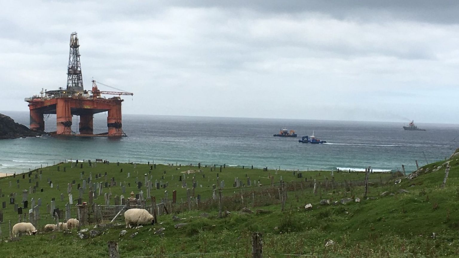 Broken pieces of rig found at Dalmore on Lewis - BBC News