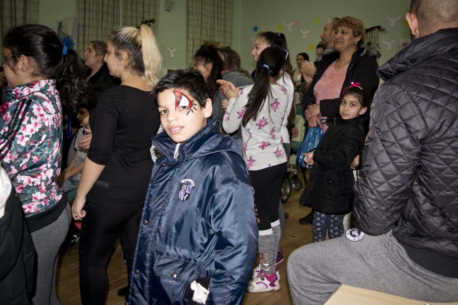 Young Roma photograph their lives in Govanhill - BBC News