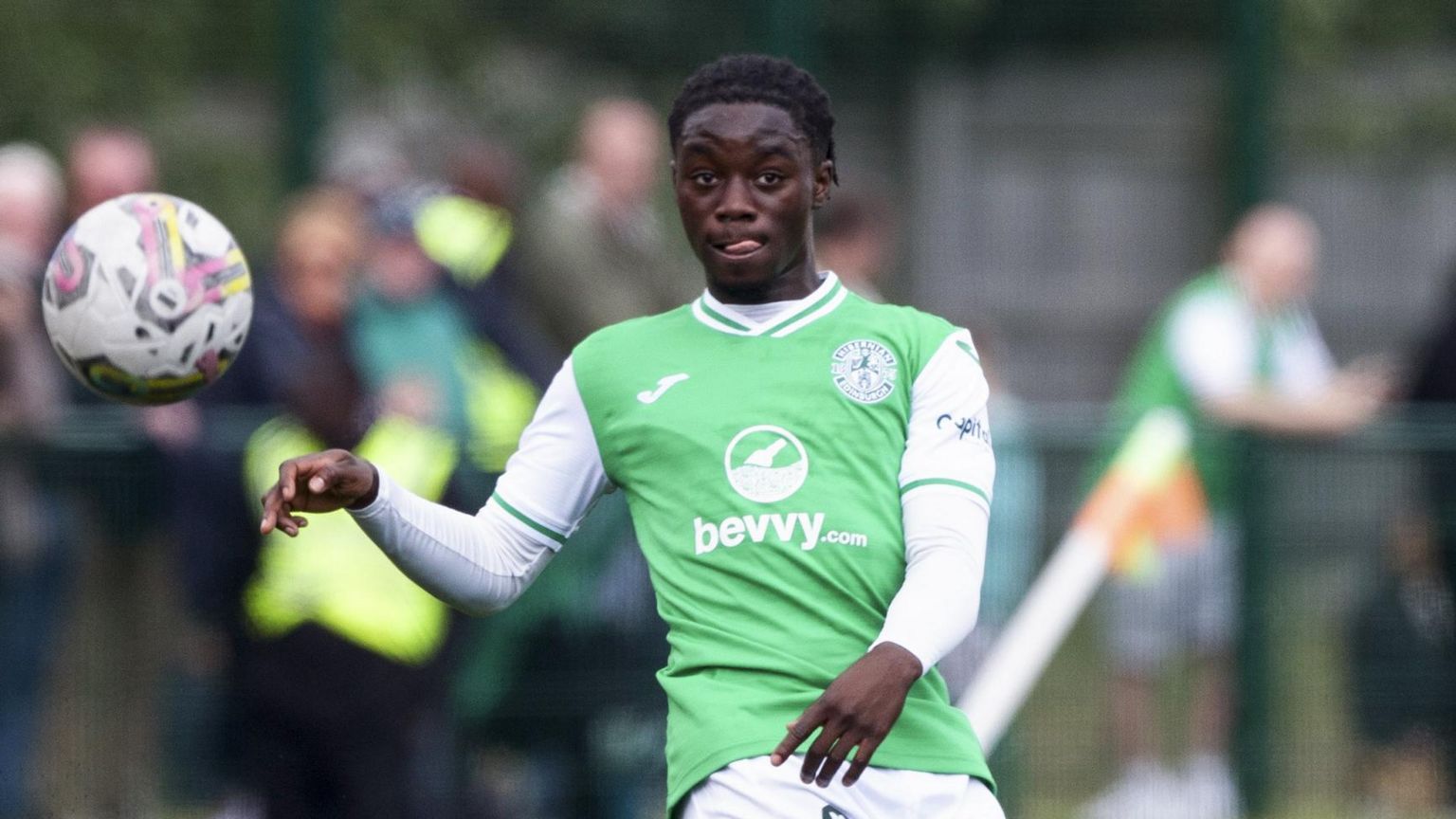 Johnson praise for Megwa and other Hibs youths - BBC Sport