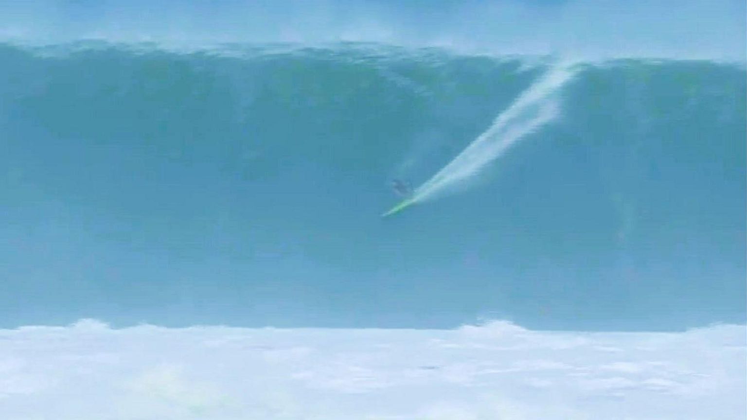 Surfer Tom Lowe to attend Hawaii's Eddie Aikau Invitational - BBC News