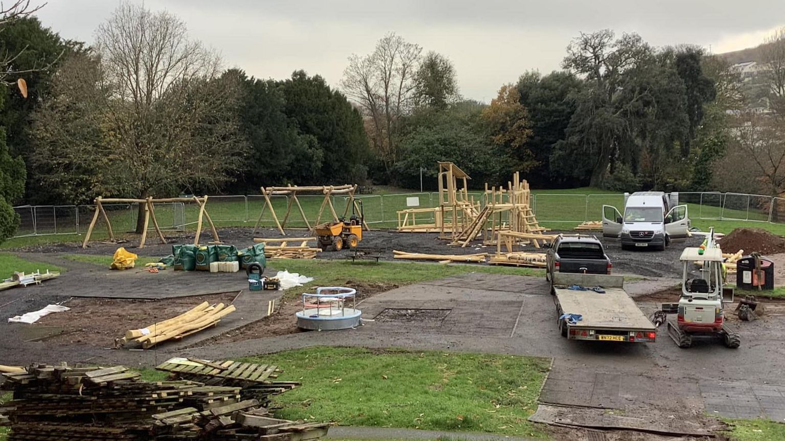 Dawlish: 'Best play park in Devon' funding approved - BBC News