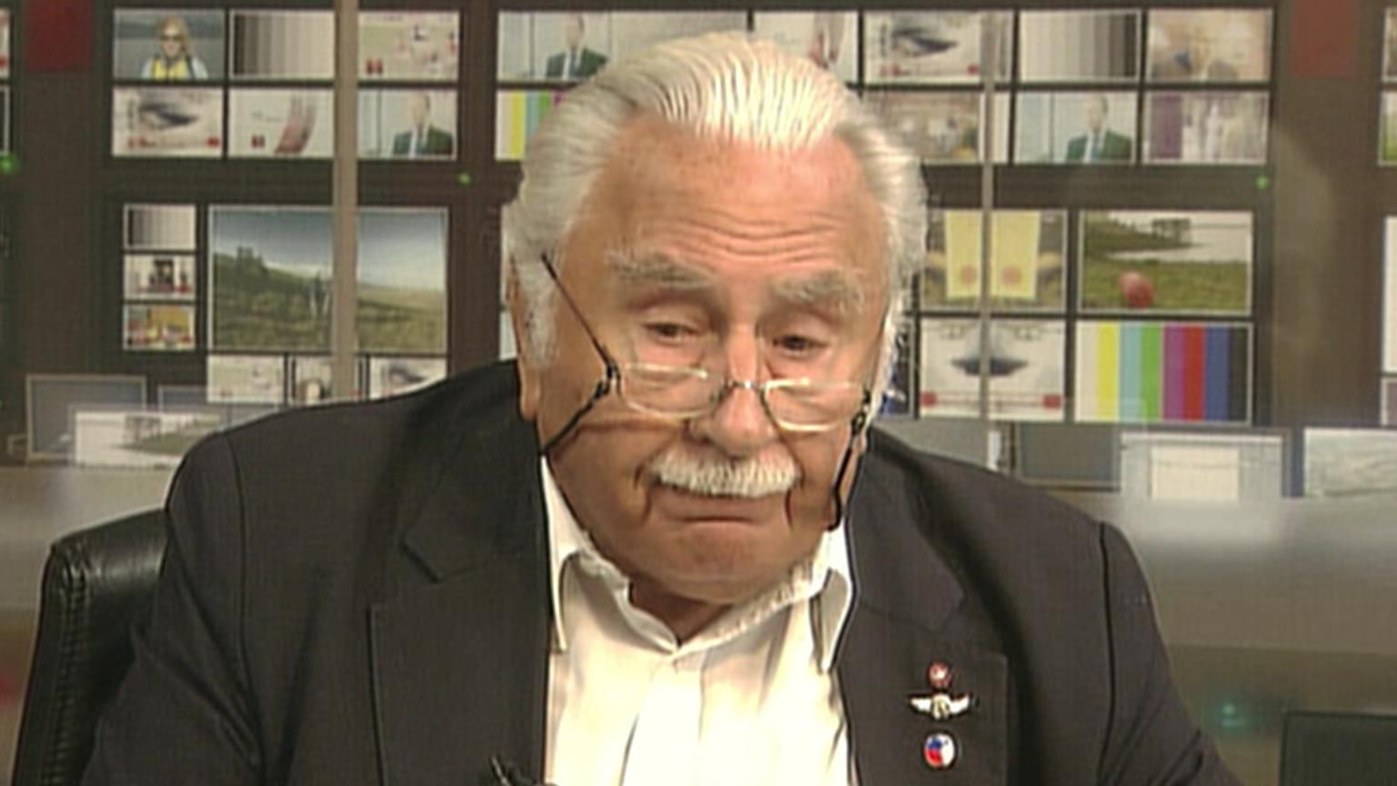 Jersey pilot Charles Strasser dies aged 97 - BBC News