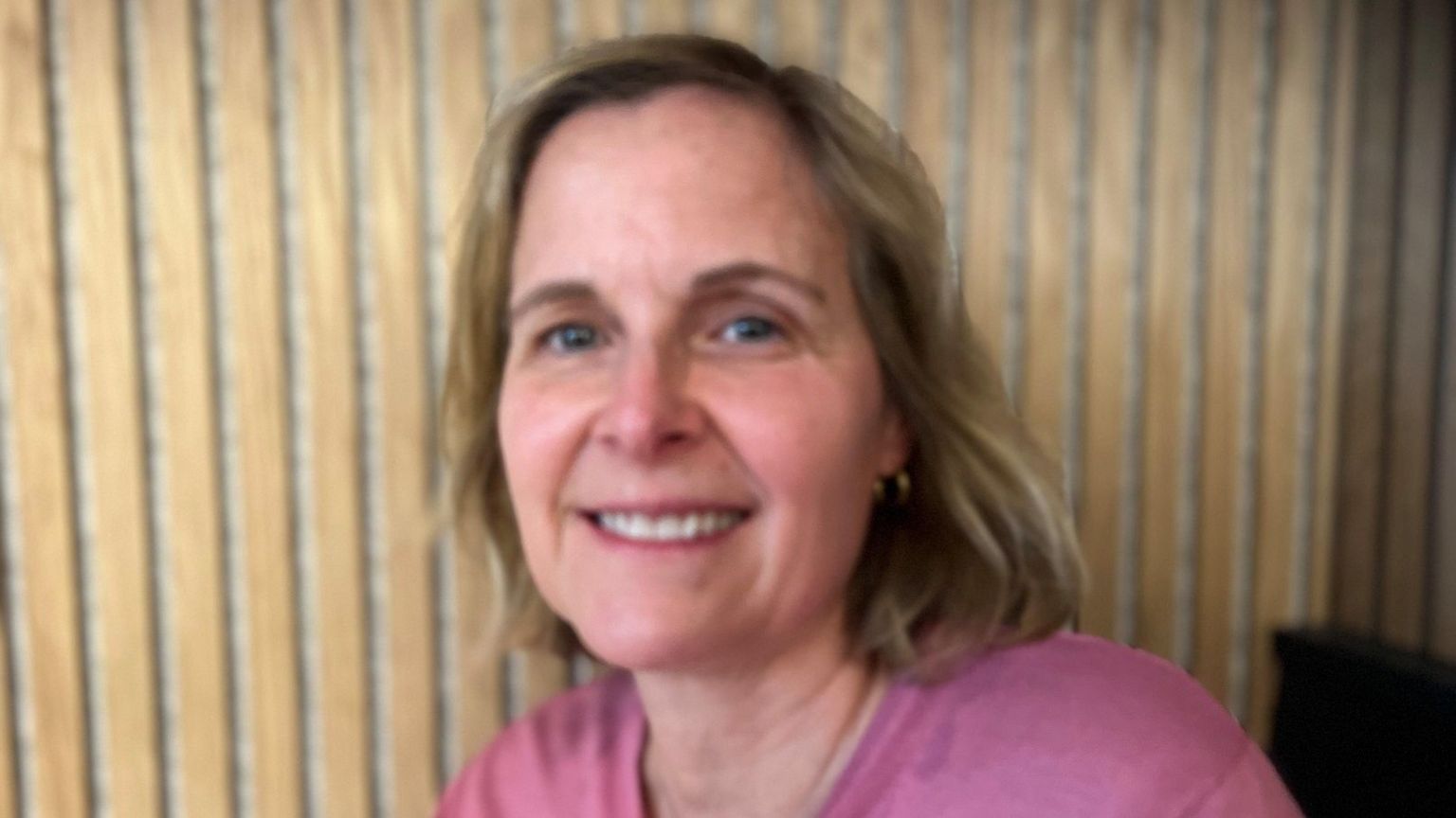 Dan Poulter MP: Suffolk voters react to his defection - BBC News