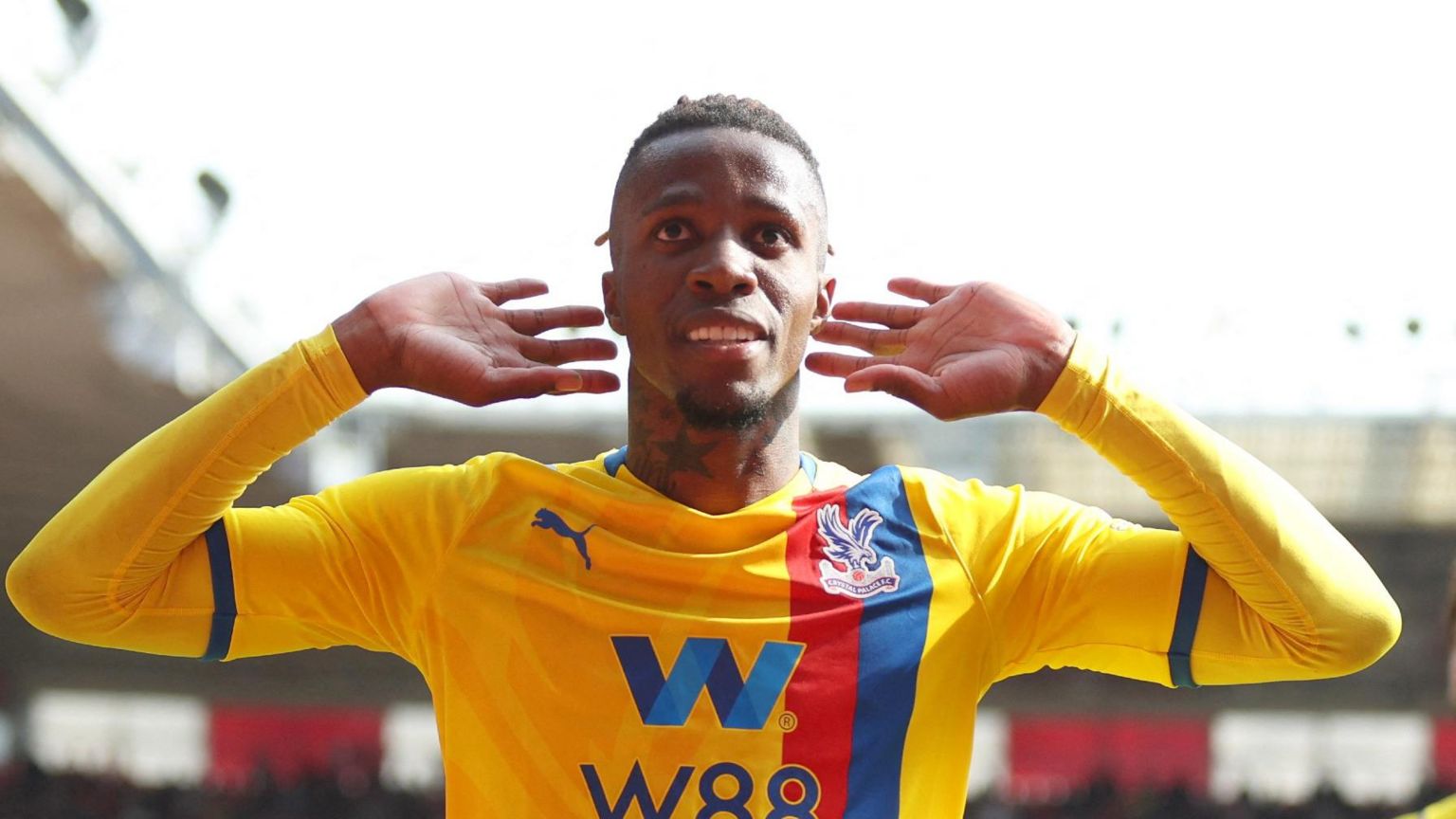 Crystal Palace: Zaha praises fans 'appreciation' - BBC Sport