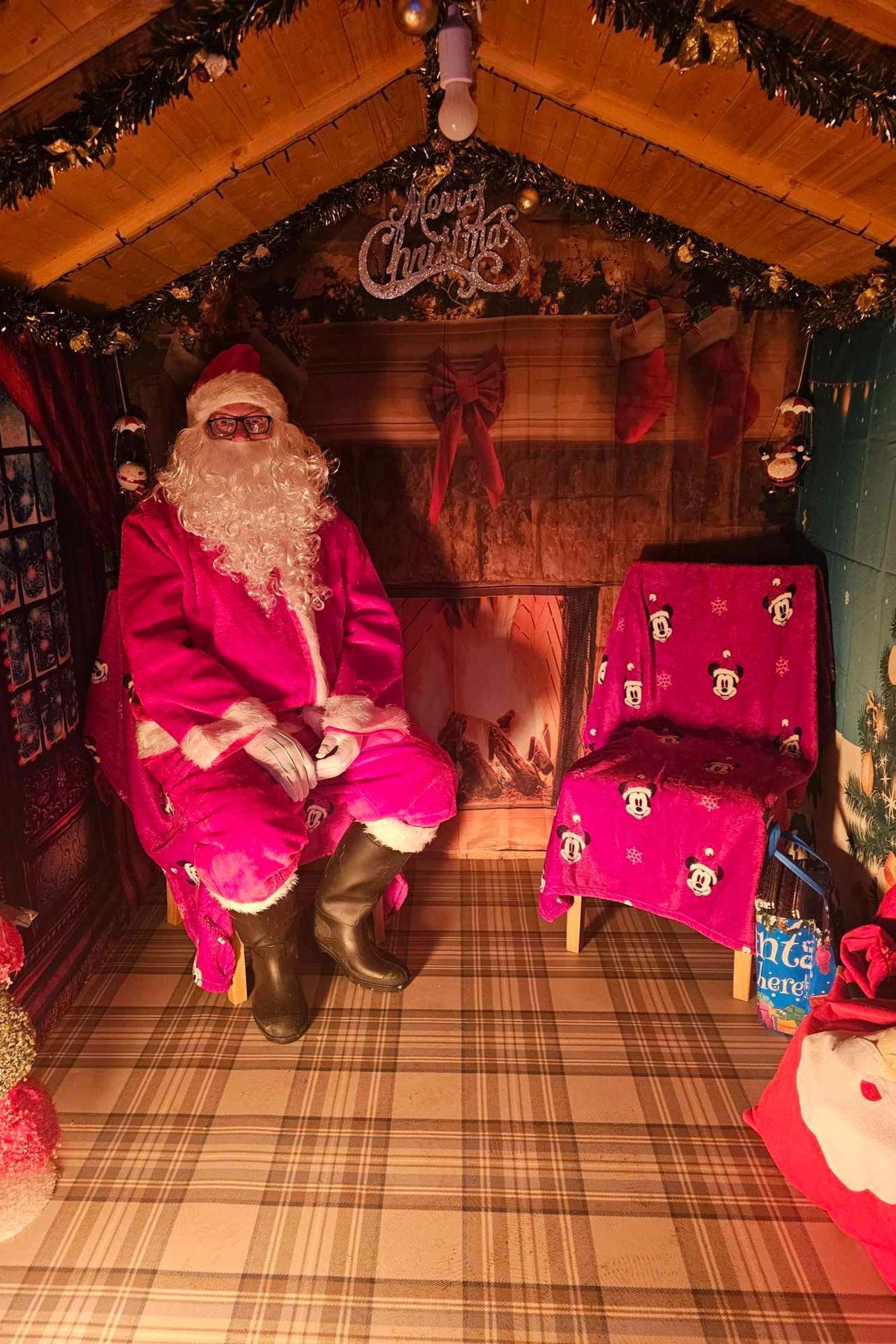 Christmas fundraisers light up Scotland's streets - BBC News