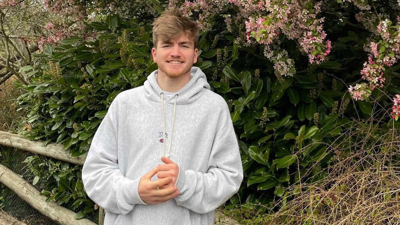 Wirral man kept £99k TV quiz prize secret to surprise his family - BBC News