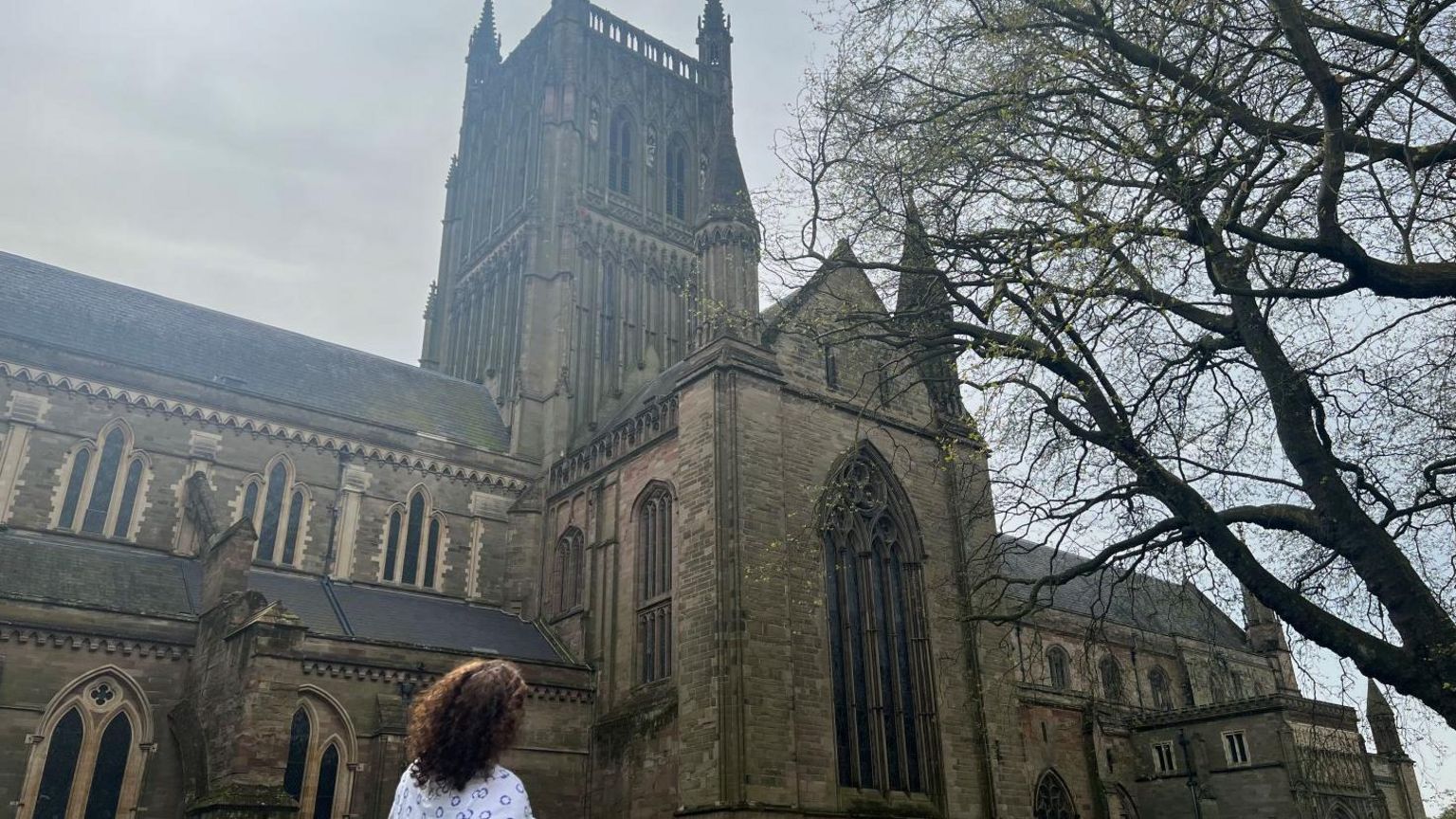 Worcester Cathedral clock tower reopens after work and pandemic - BBC News
