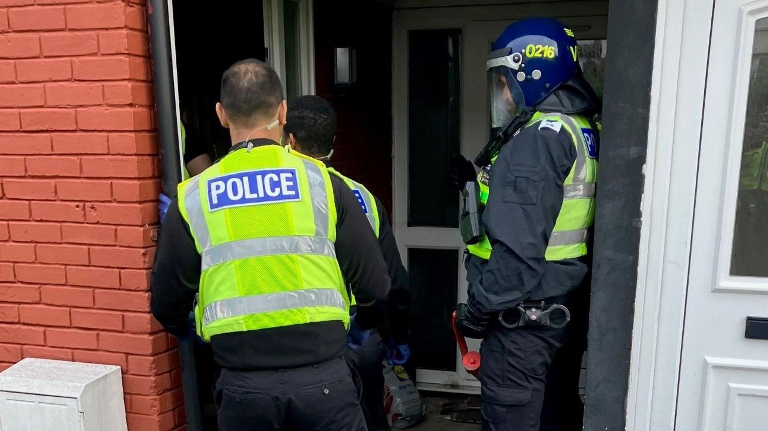 Hatfield magic mushroom factory raided by police - BBC News