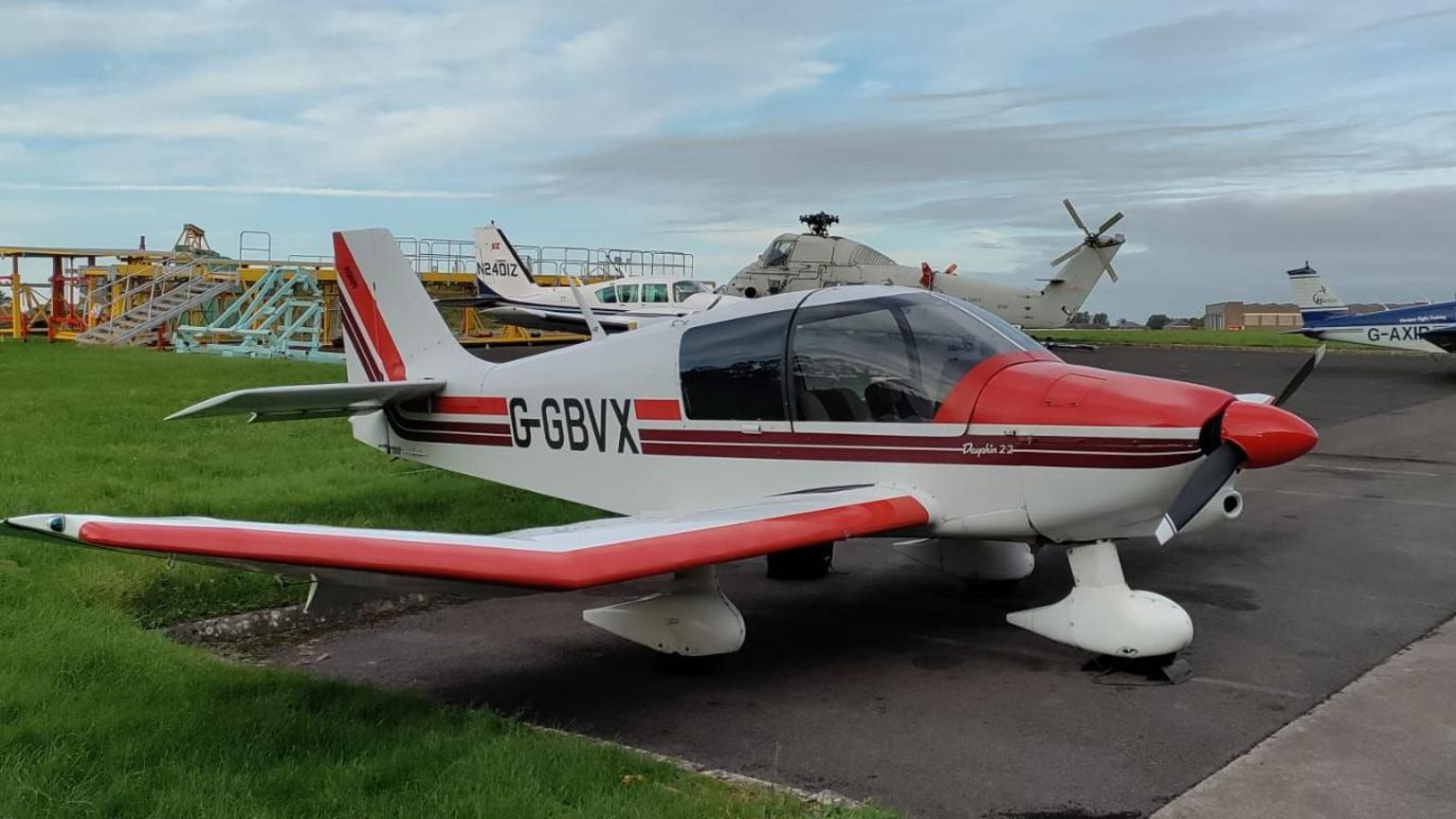 Cwpan Rygbi'r Byd: Teithio mewn awyren 'ysgafnach na phac Cymru' - BBC ...