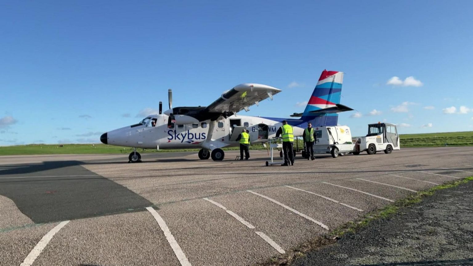 Aircraft brought in to help on Alderney routes - BBC News