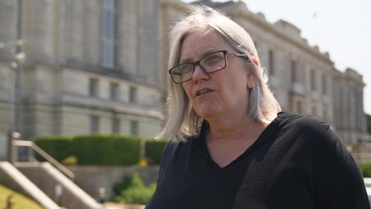 Gaeleg yr Alban: Galw am wneud mwy i hybu'r iaith - BBC Cymru Fyw