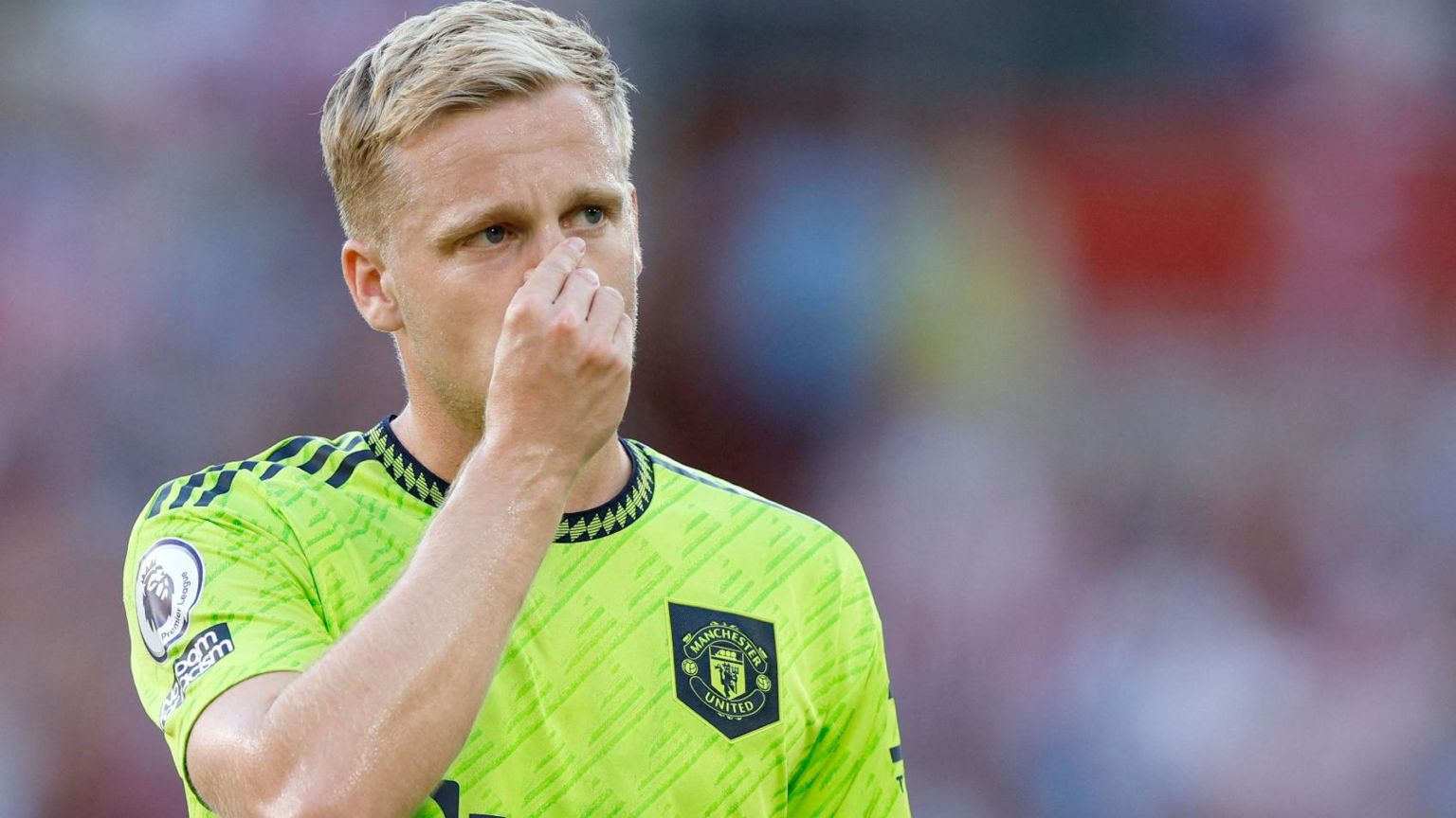 Man Utd: W﻿hat is happening with Van de Beek? - BBC Sport