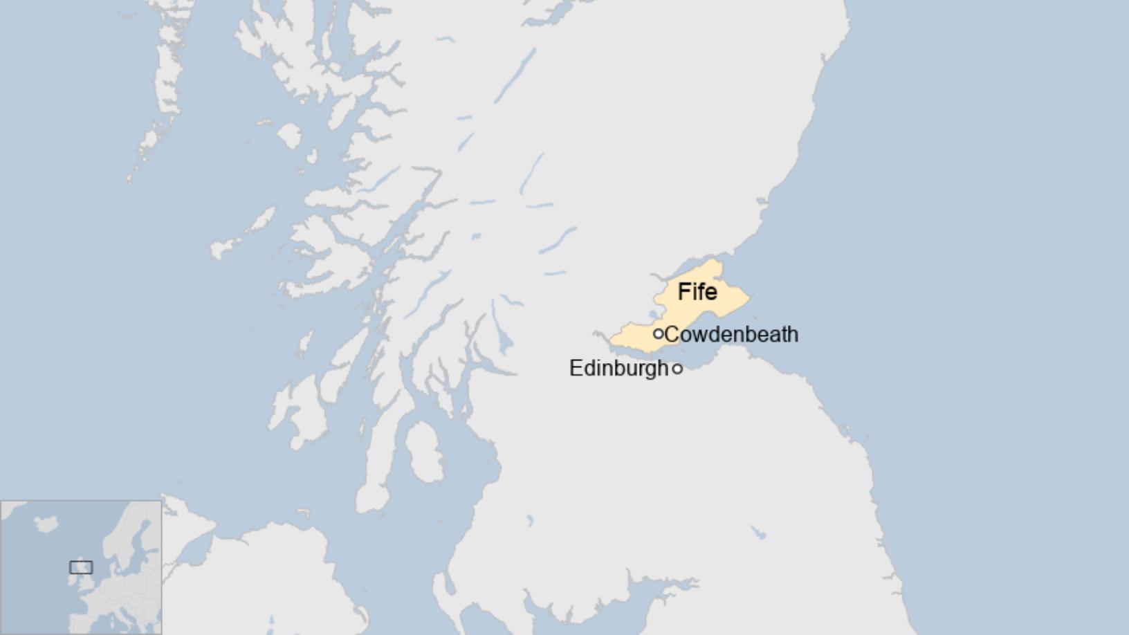 Pedestrian dies after being struck by car in Cowdenbeath - BBC News