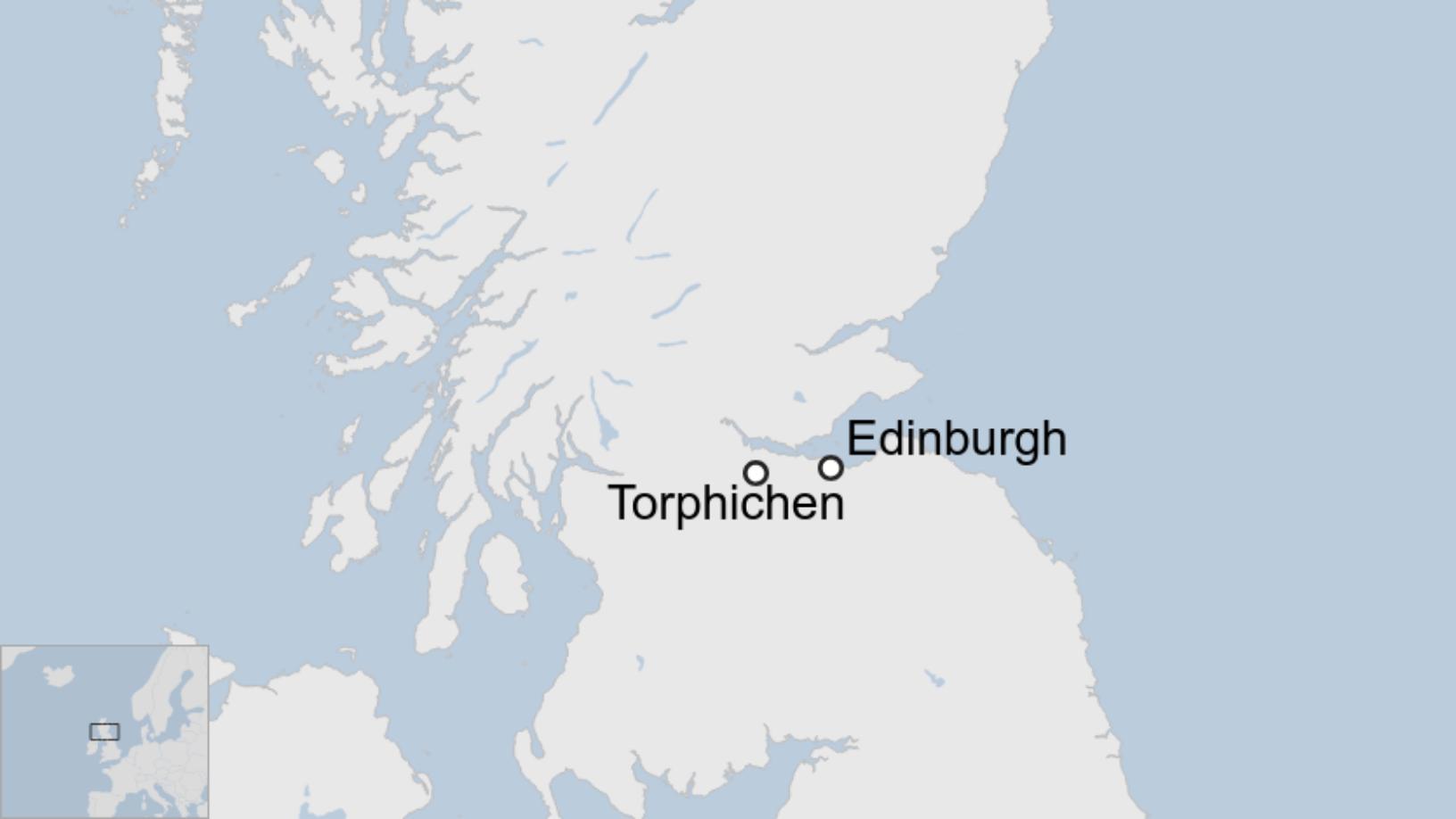Police search for driver after pedestrian killed near Torphichen - BBC News