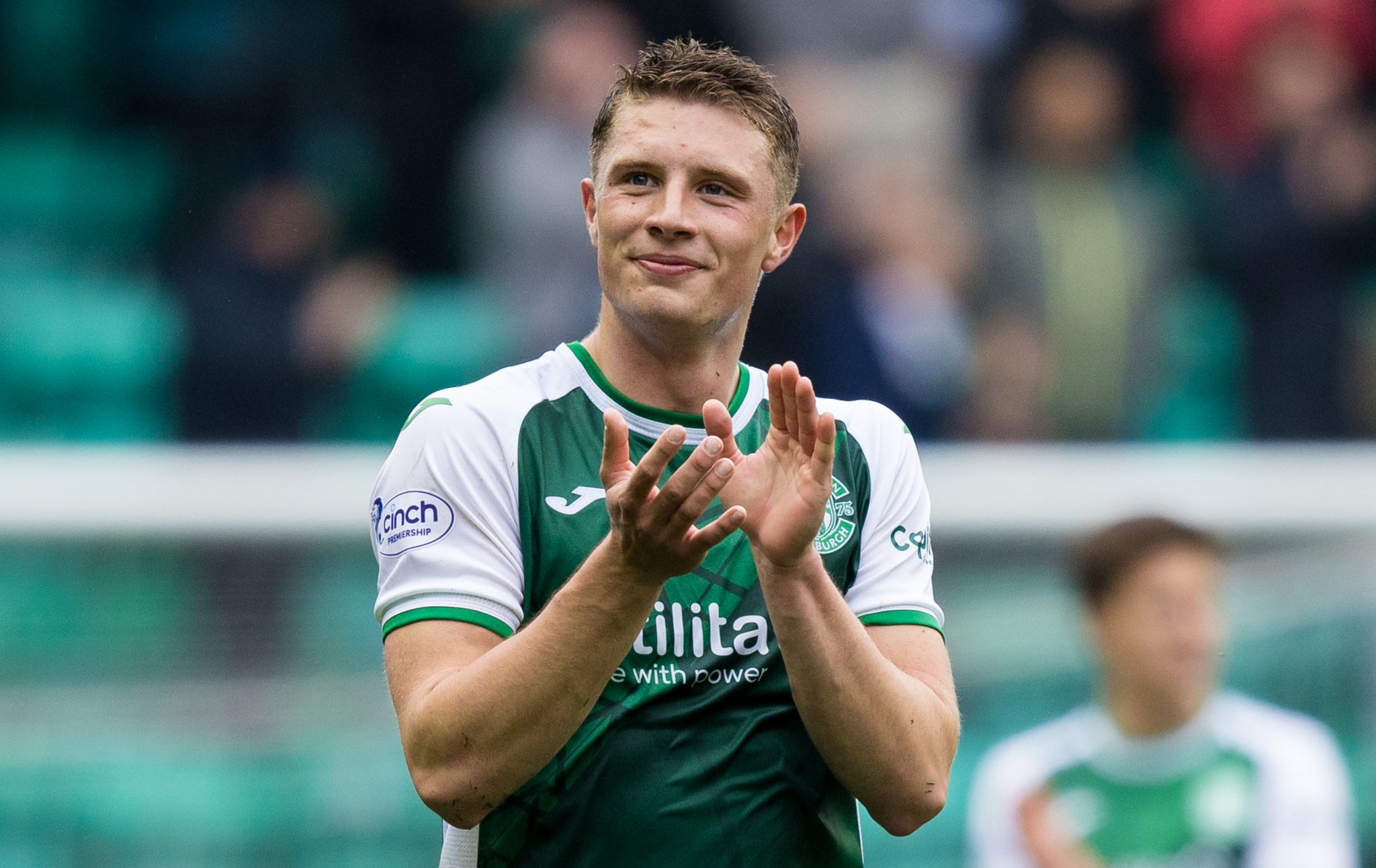 Fish returns to Hibs on loan - BBC Sport