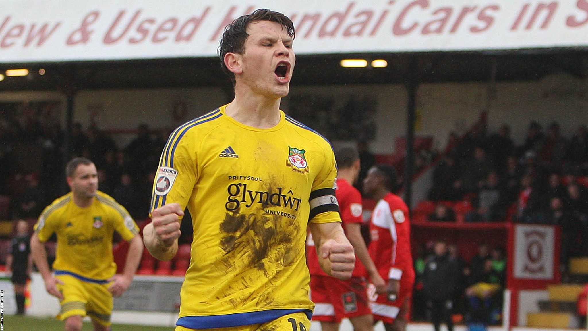 Welling United 0-2 Wrexham - BBC Sport