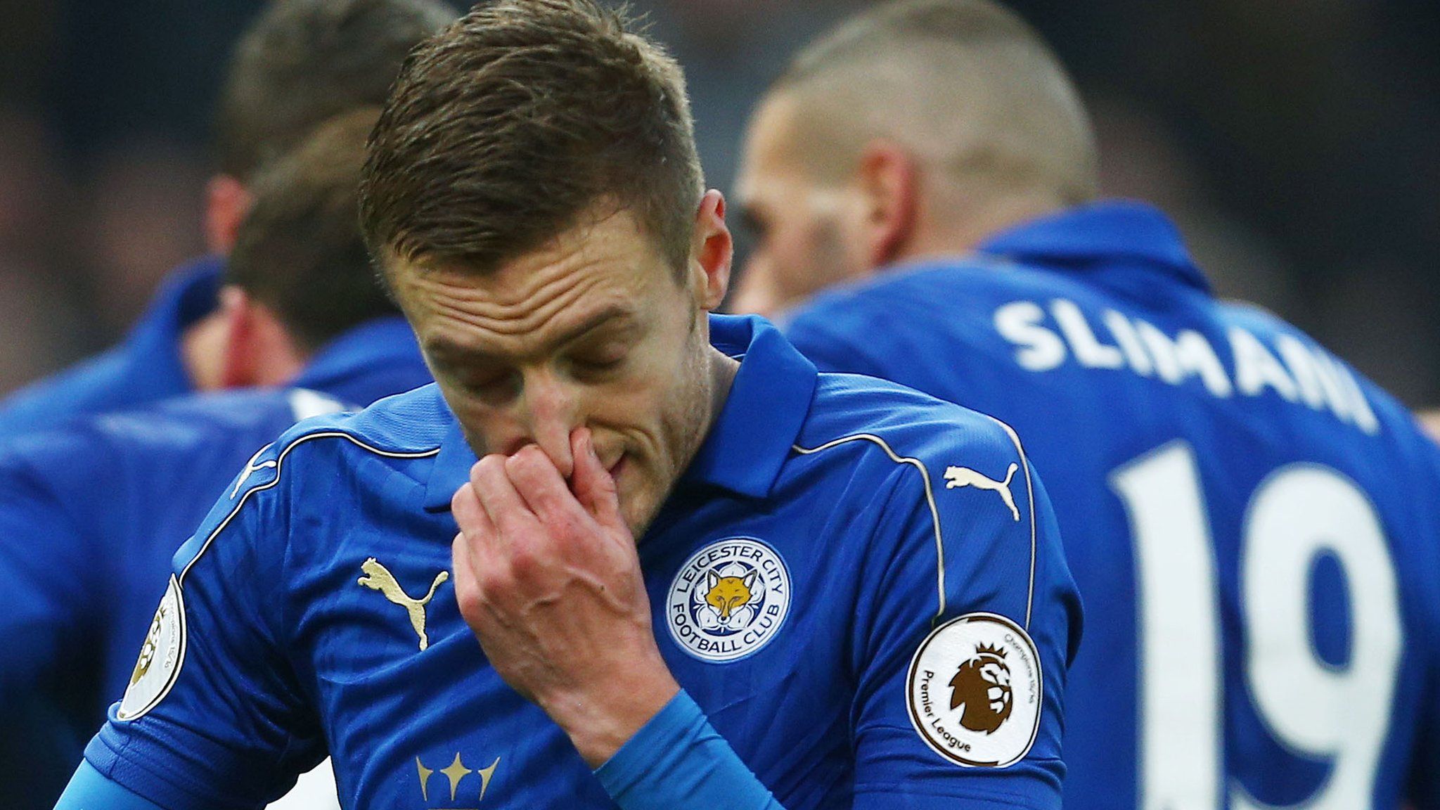 Jamie Vardy: Leicester fans wear masks to support banned striker - BBC ...