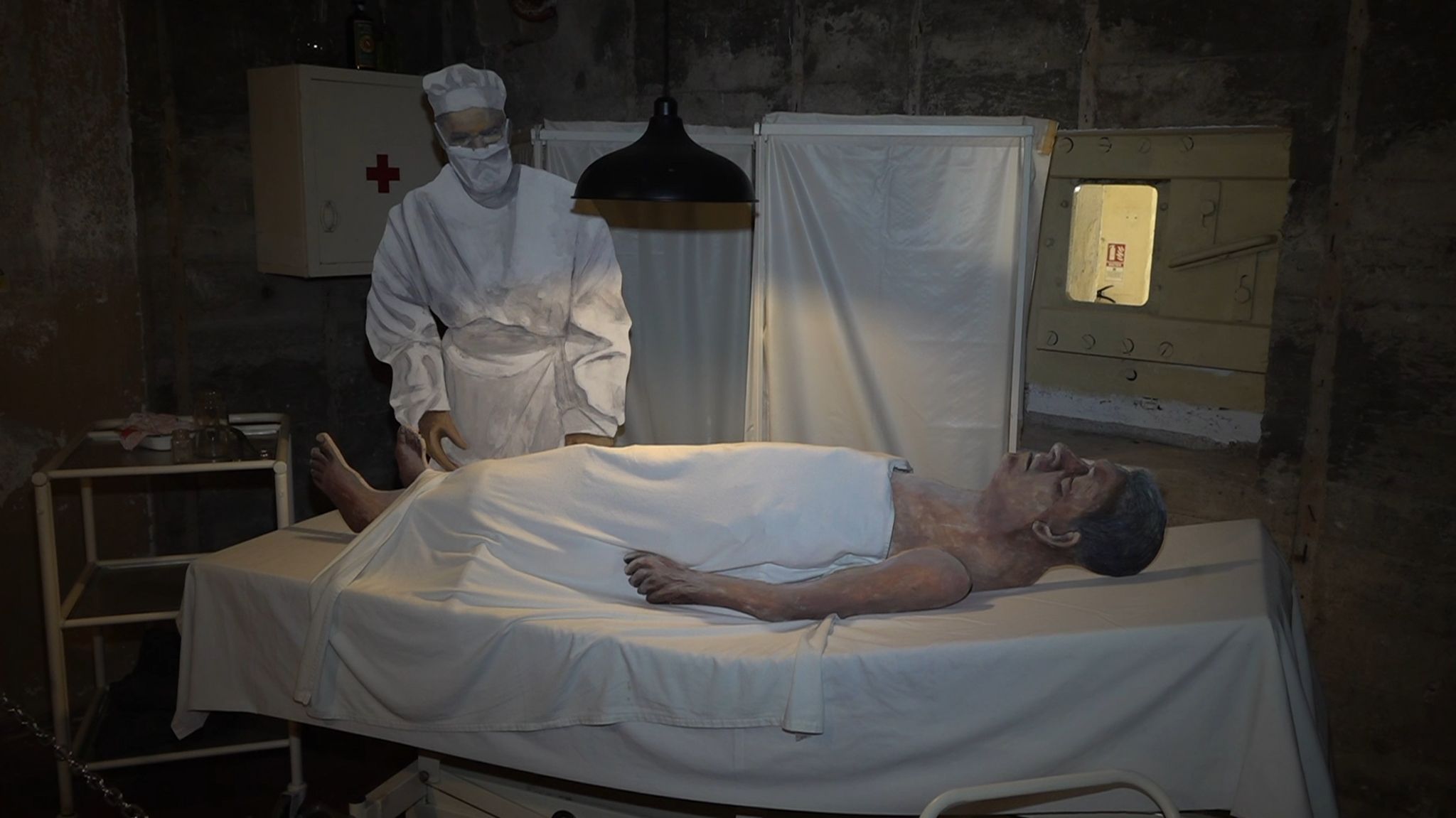 Alderney president praises 'truly magnificent' WW2 bunker - BBC News