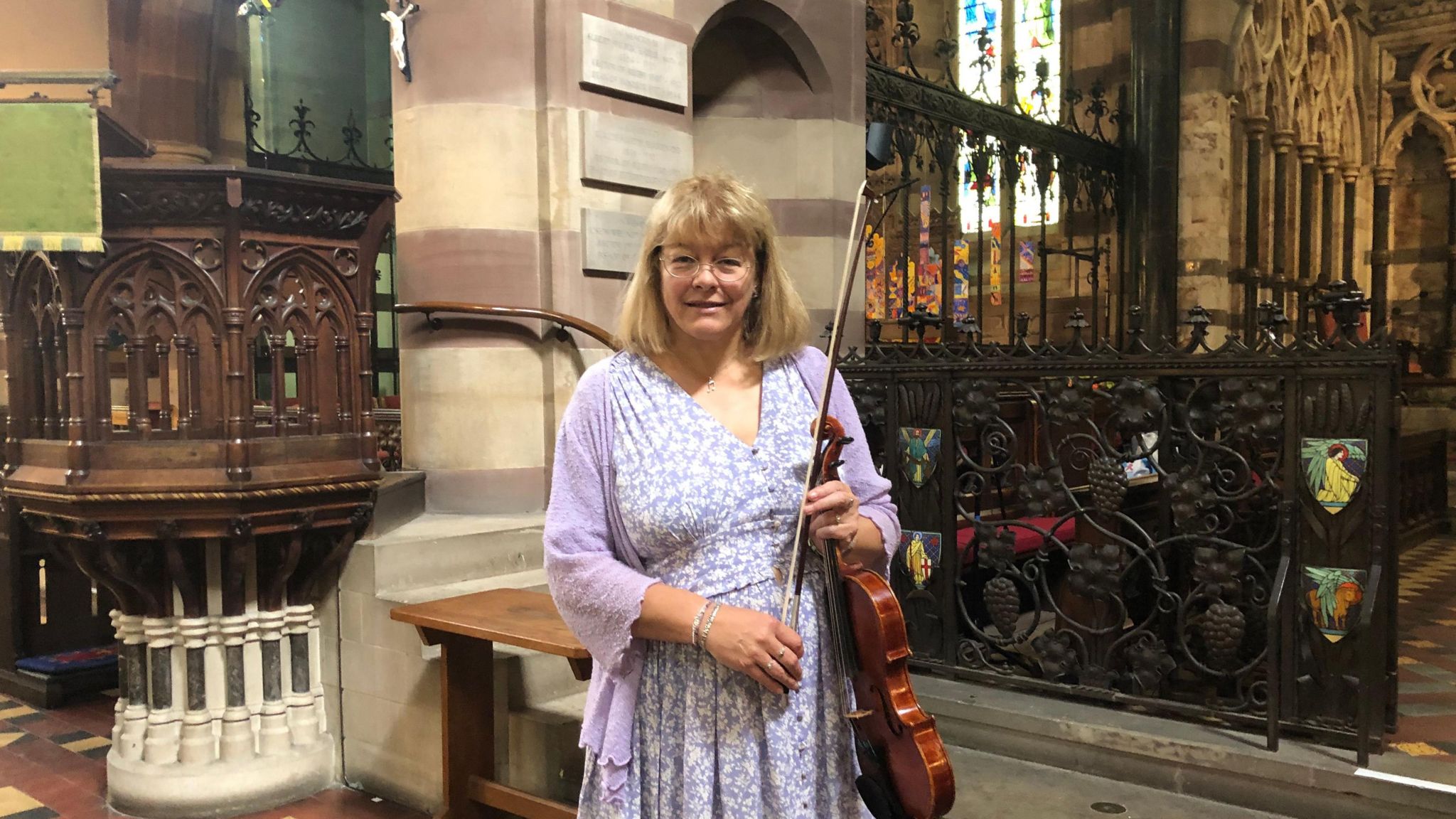 Rugby music teacher marks 60th birthday with concert - BBC News