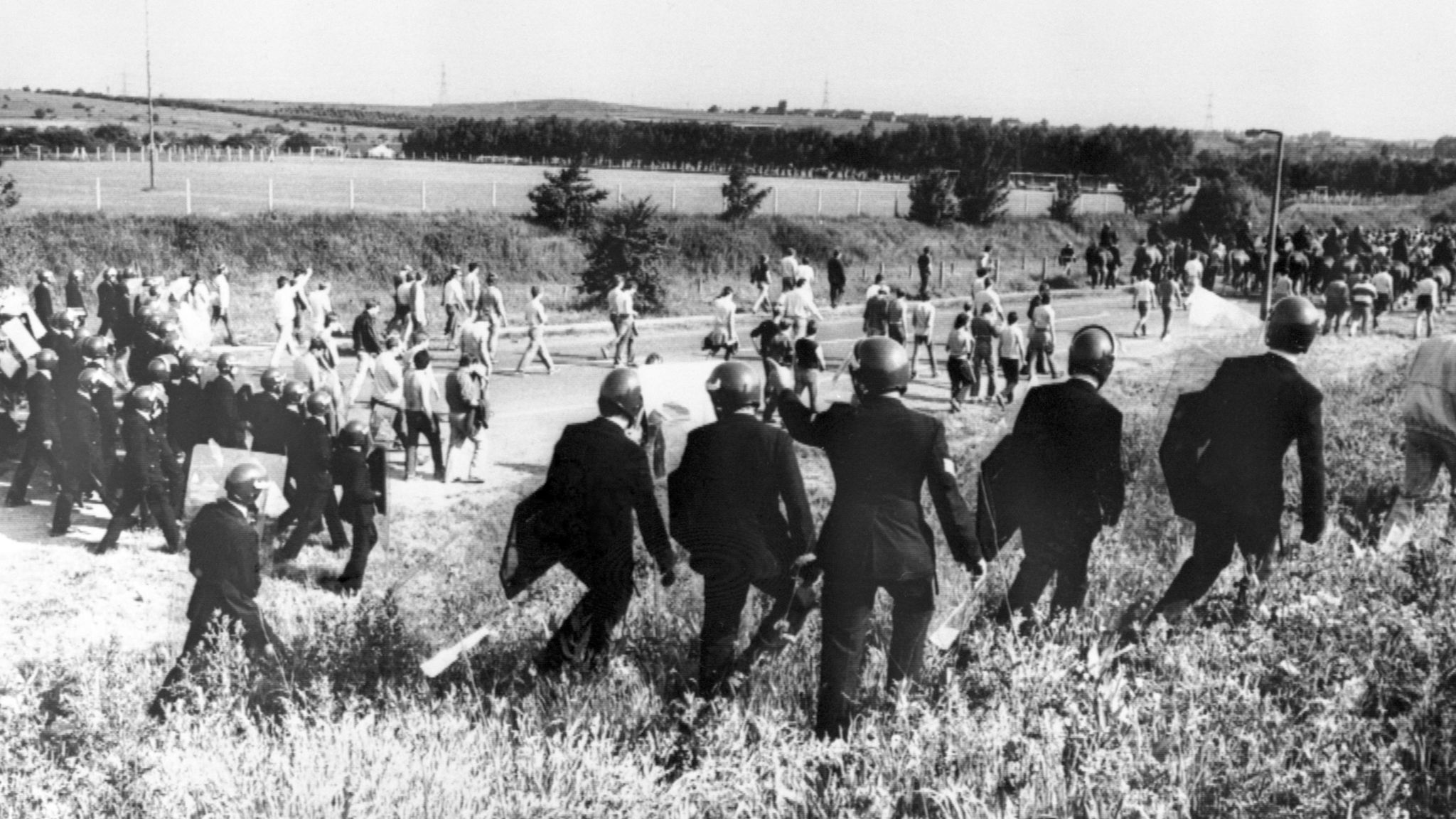 Battle of Orgreave: Miners' strike violence 'orchestrated by No 10 ...
