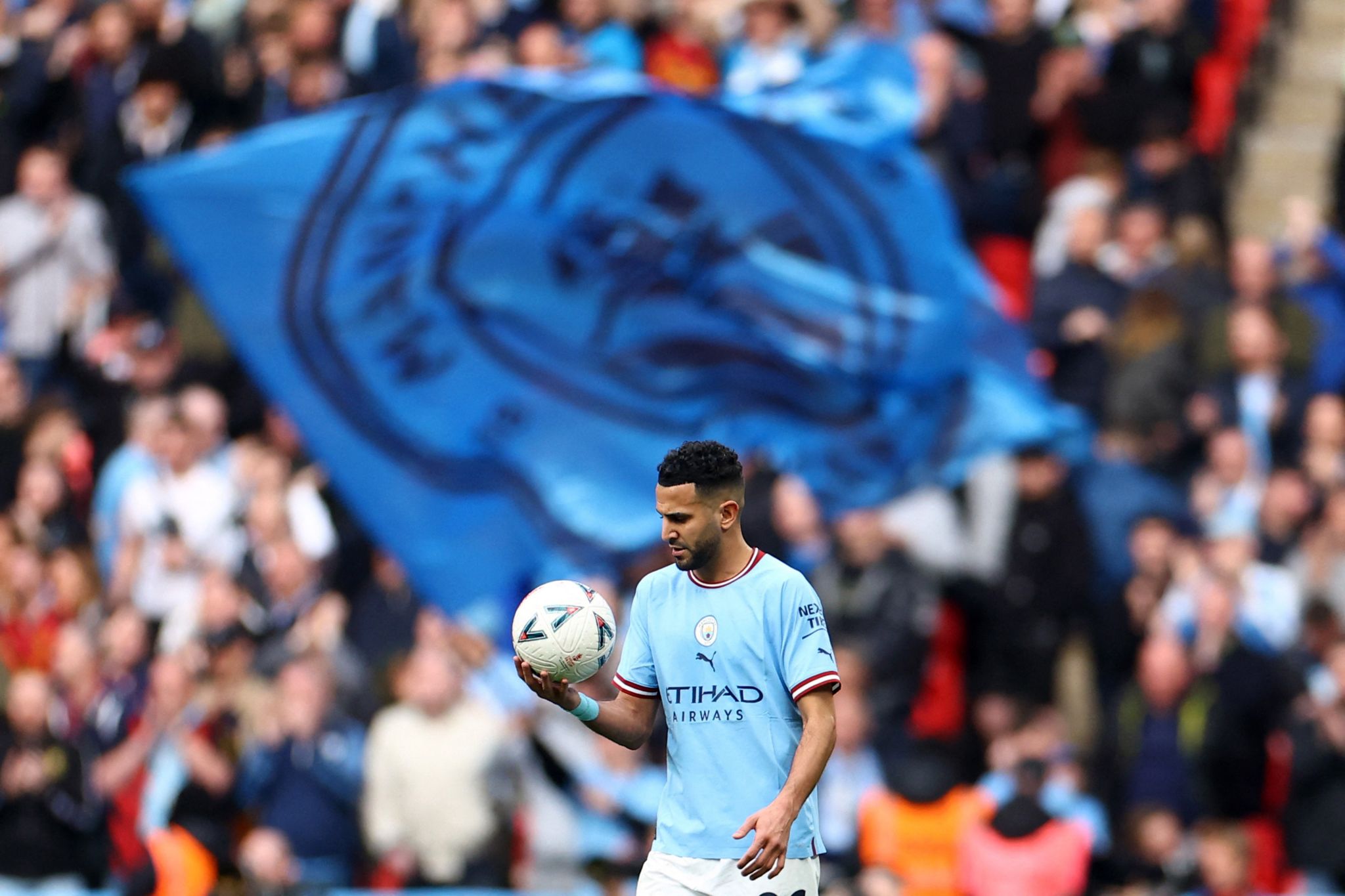 Man City: Riyad Mahrez 'makes everything look easy' - BBC Sport