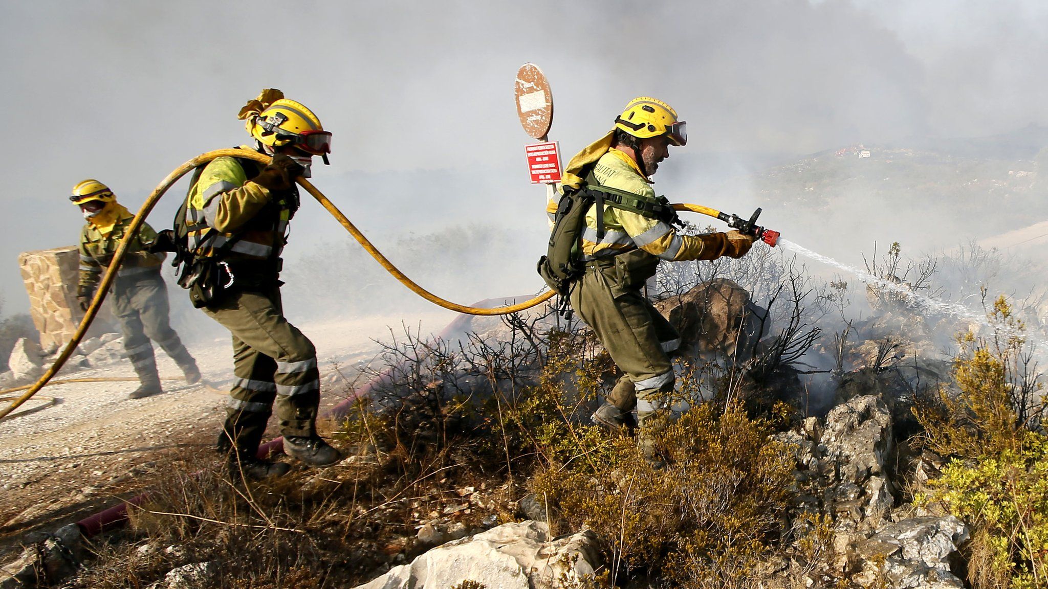More than 1,400 people evacuated as fires are tackled - BBC Newsround