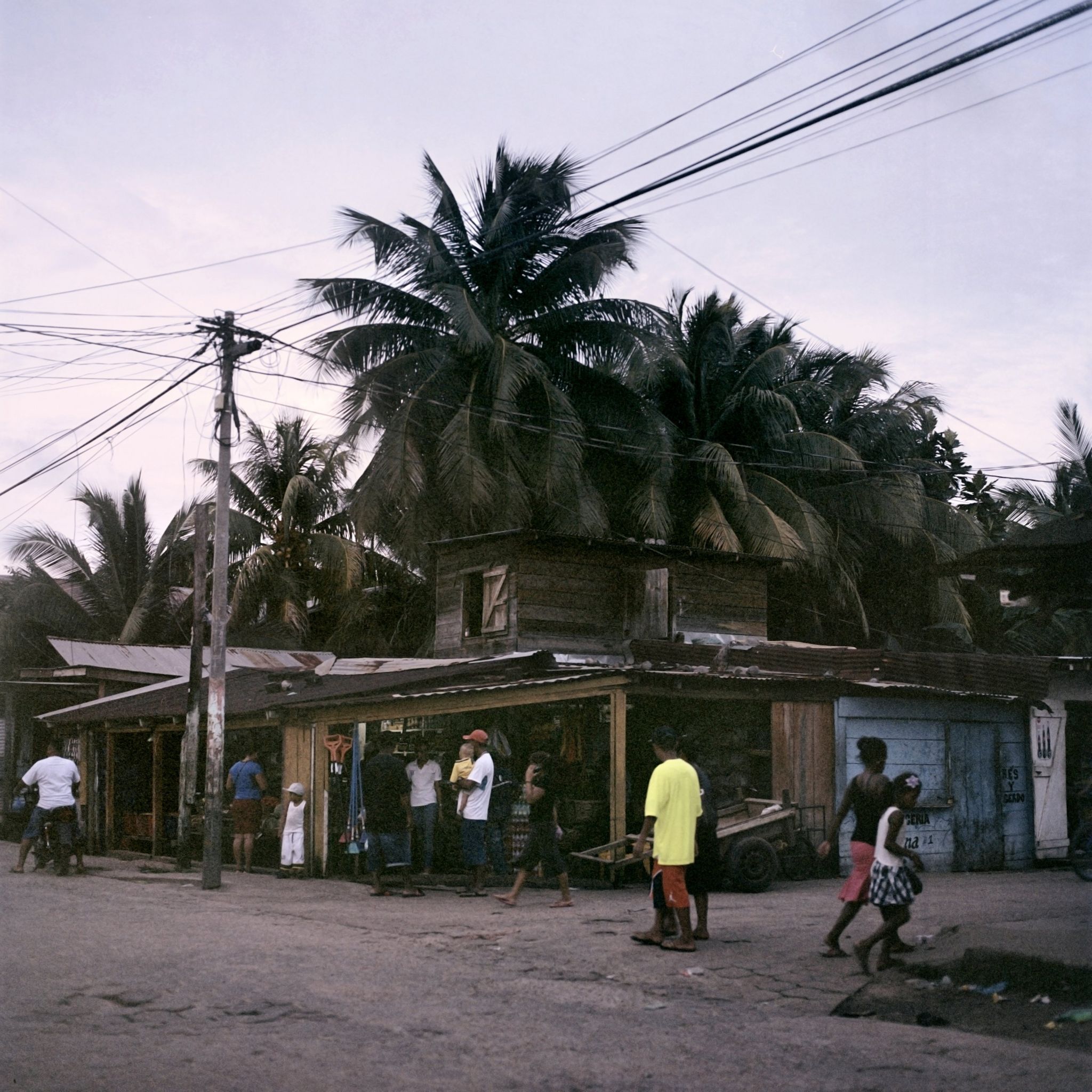 In pictures: Nicaraguan ex-gang members turned plumbers - BBC News