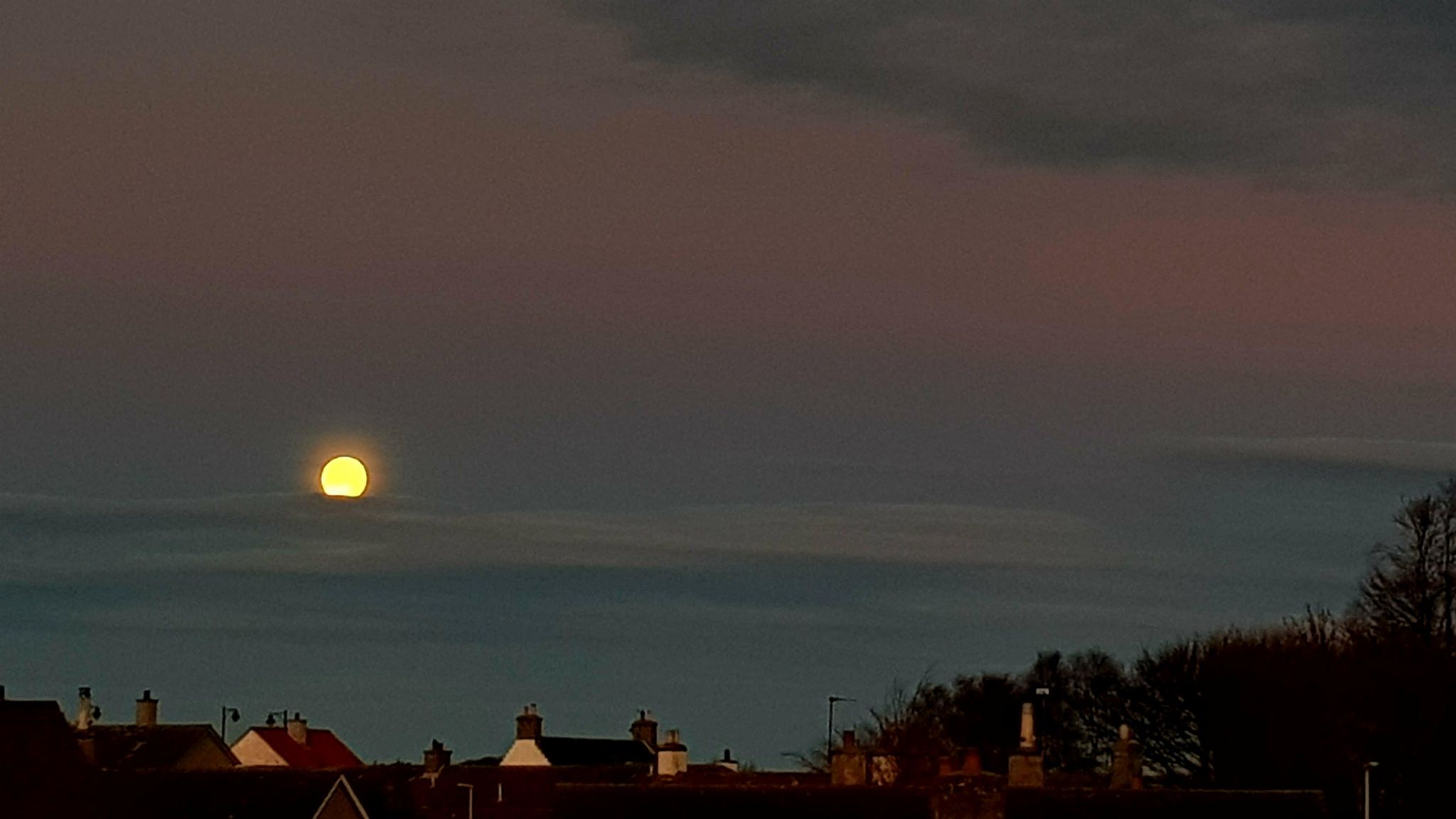Your pictures of the supermoon over Scotland - BBC News