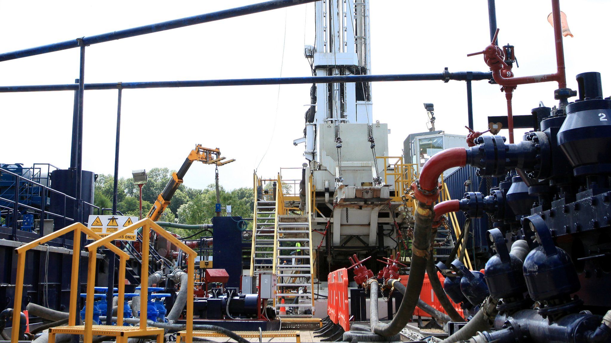 Fracking impact on CO2 cuts in US emissions 'a myth' - BBC News