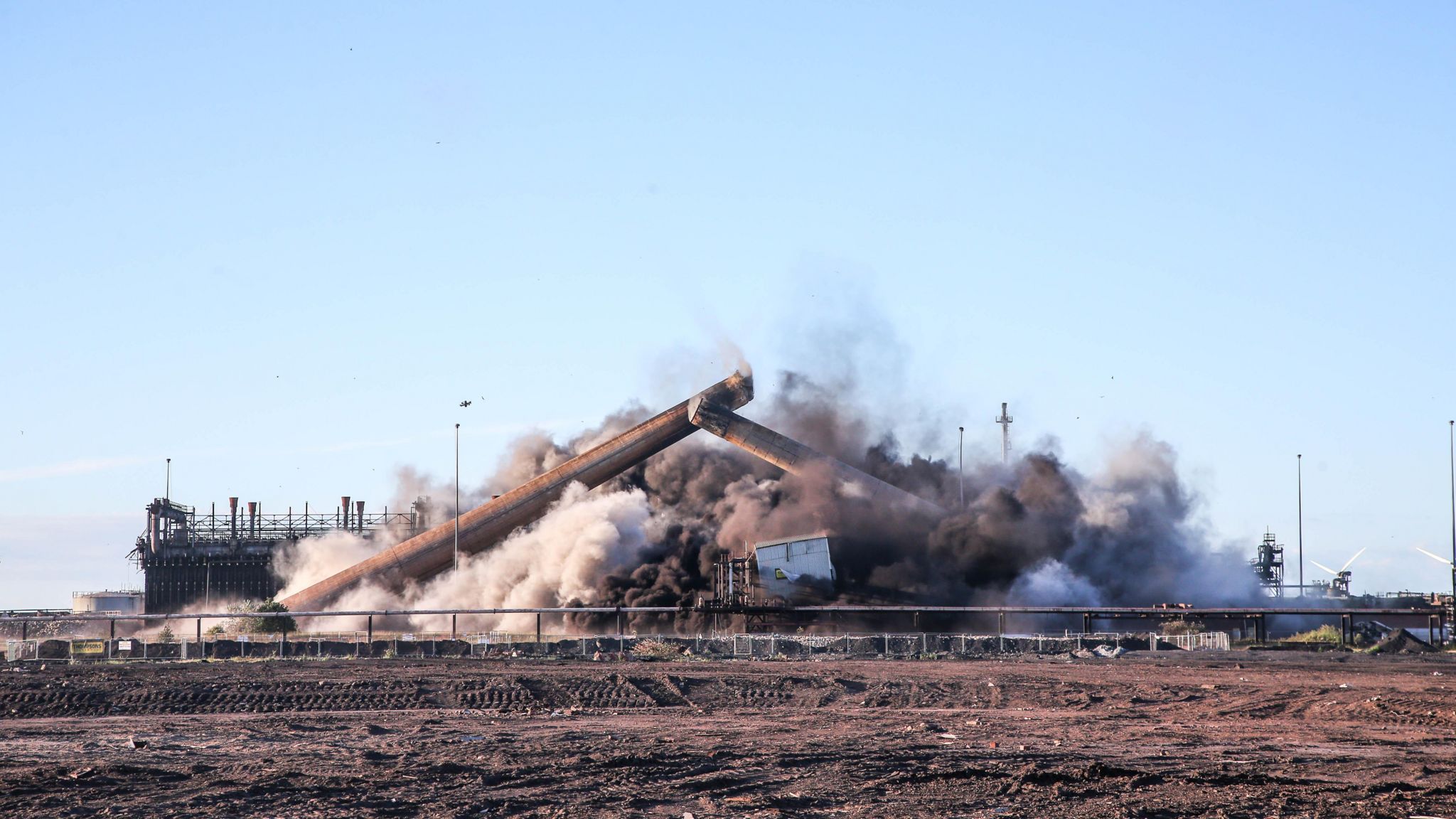Redcar steelworks chimneys demolished - BBC News