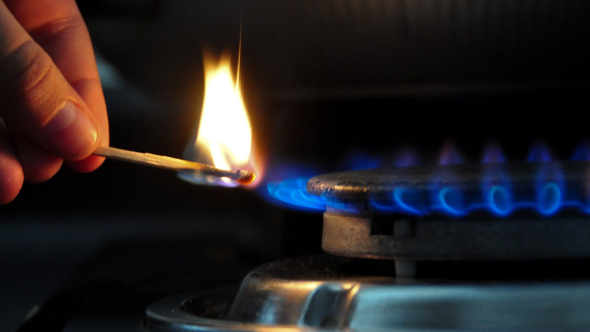 British Gas to axe 680 jobs in Oldbury site closure plan - BBC News