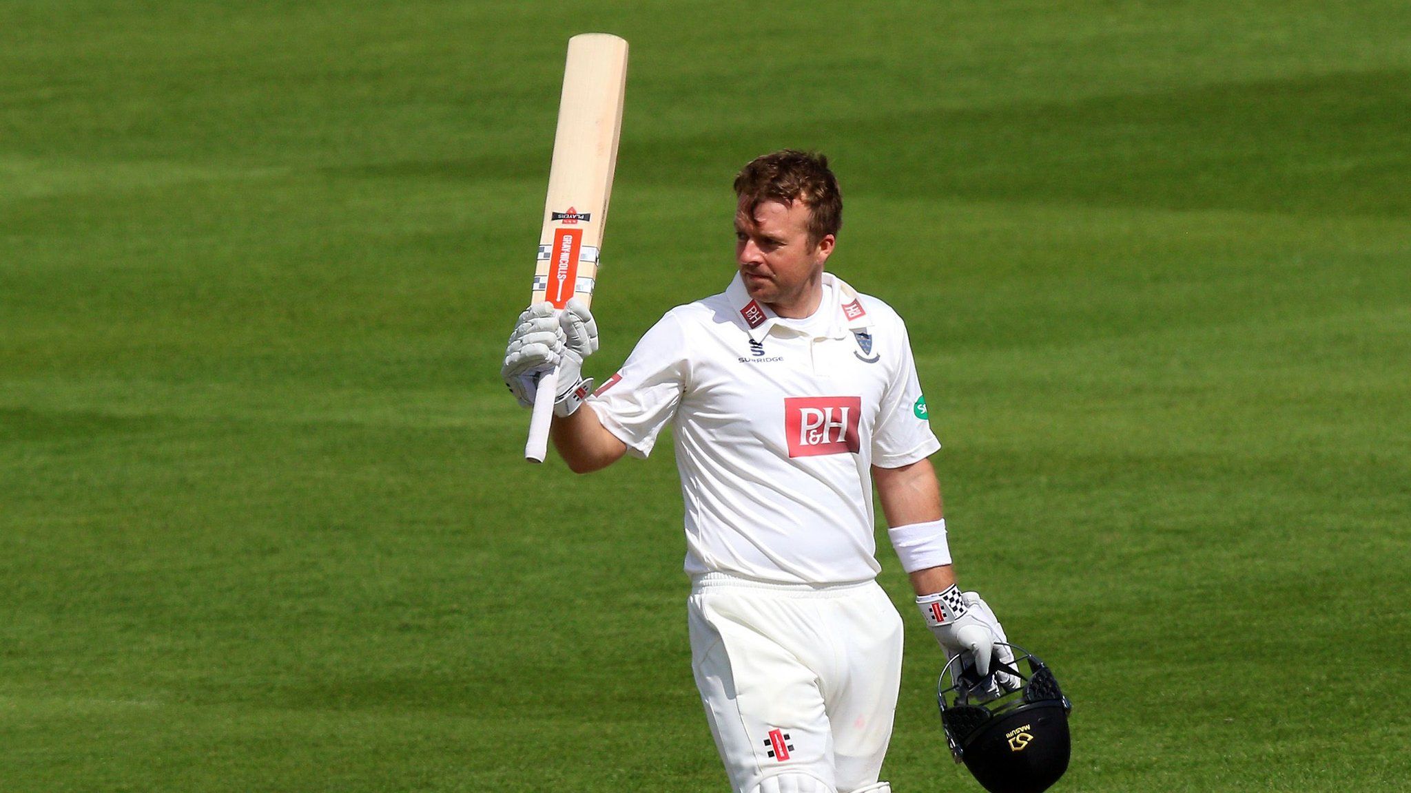 County Championship: Essex fight back against Sussex with Graham Napier ...