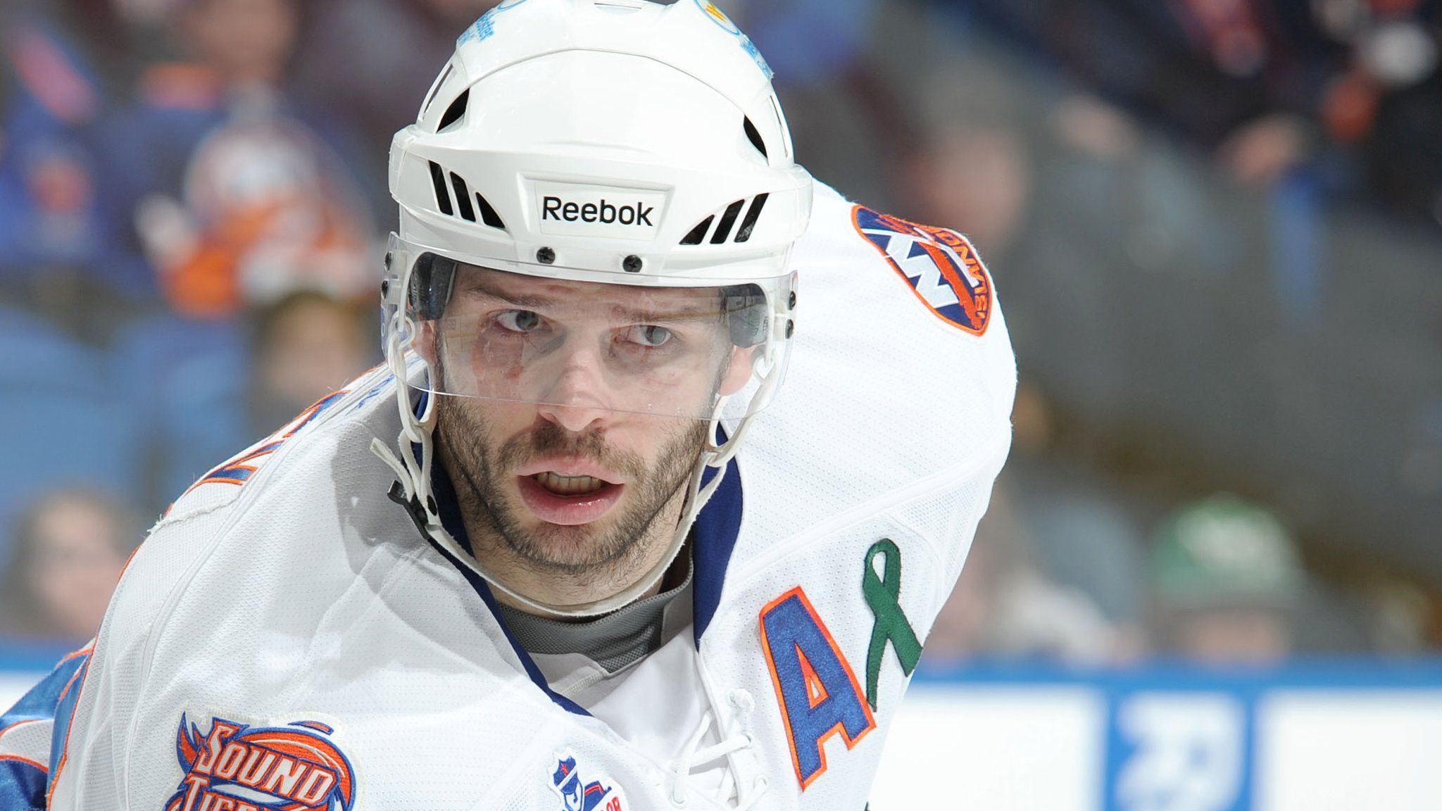 Matt Towe back at Belfast Giants in short-term deal - BBC Sport