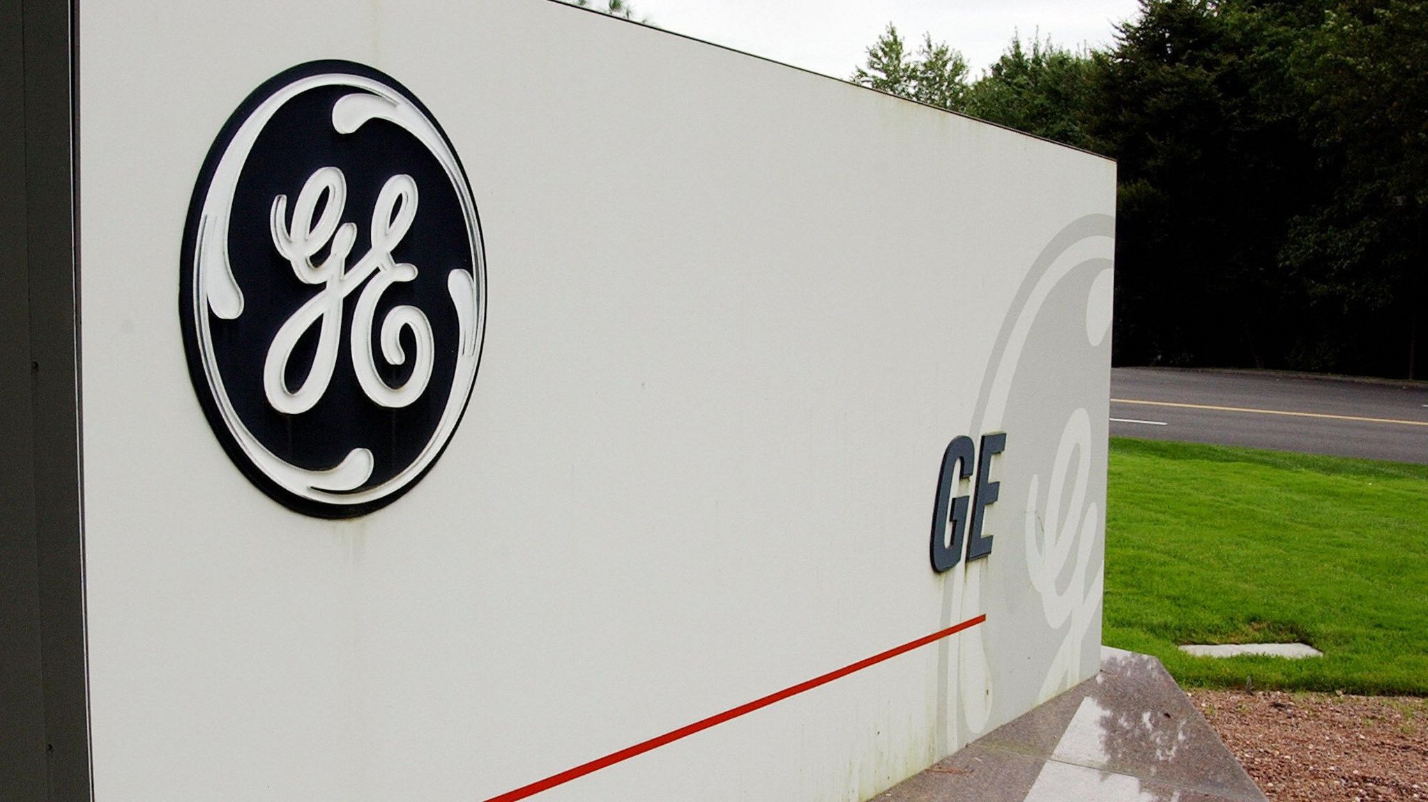 £20m boost at Nantgarw for GE engine repair contract - BBC News