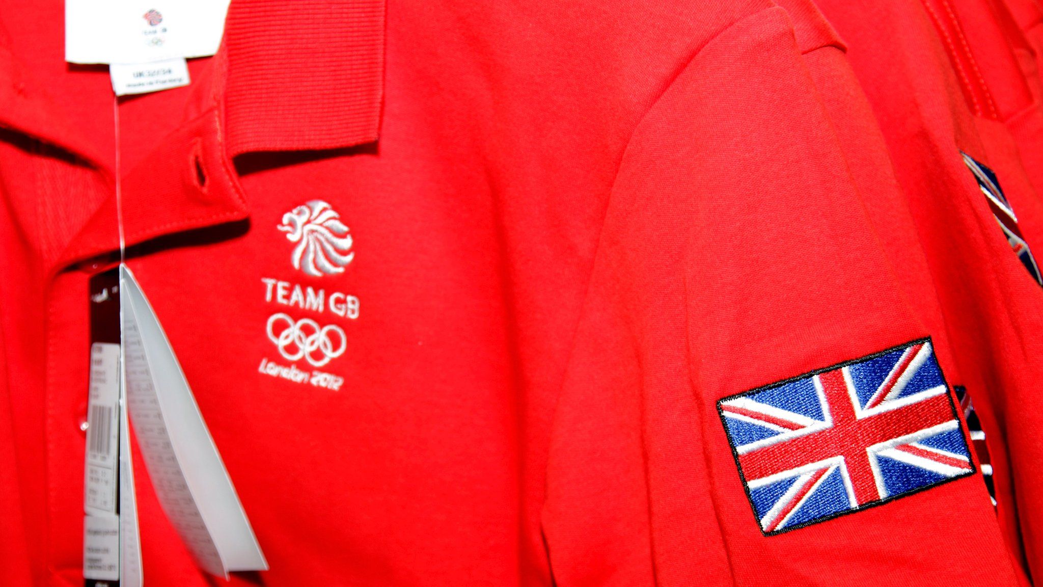 Swimmer Jazz Carlin makes Team GB 50p coin at Royal Mint - BBC News