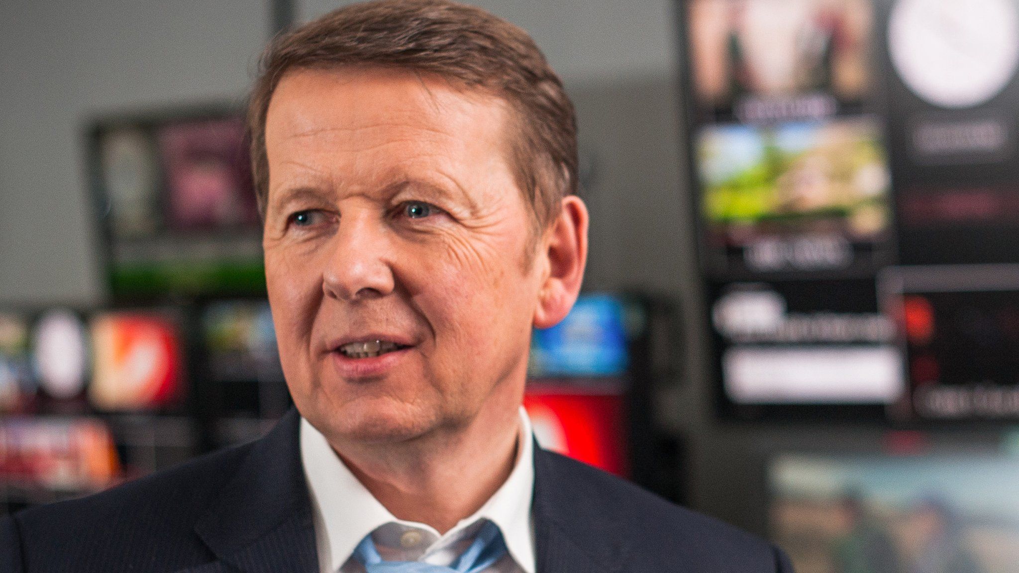 Bill Turnbull: 'Special honour' to present BBC Breakfast - BBC News