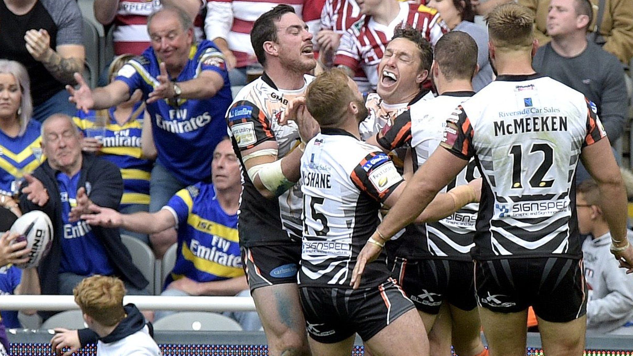 Super League: Warrington Wolves 52-18 Leeds Rhinos - BBC Sport