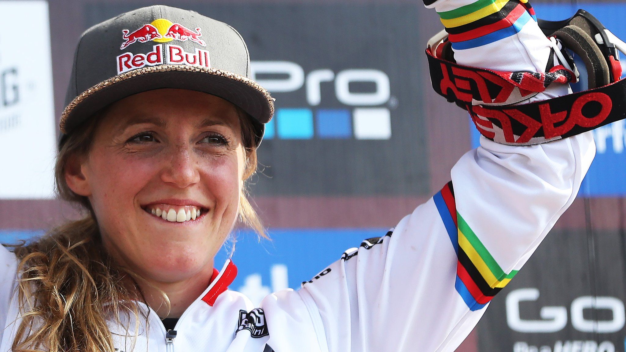 Manon Carpenter breaks collarbone at Downhill Mountain Bike World ...