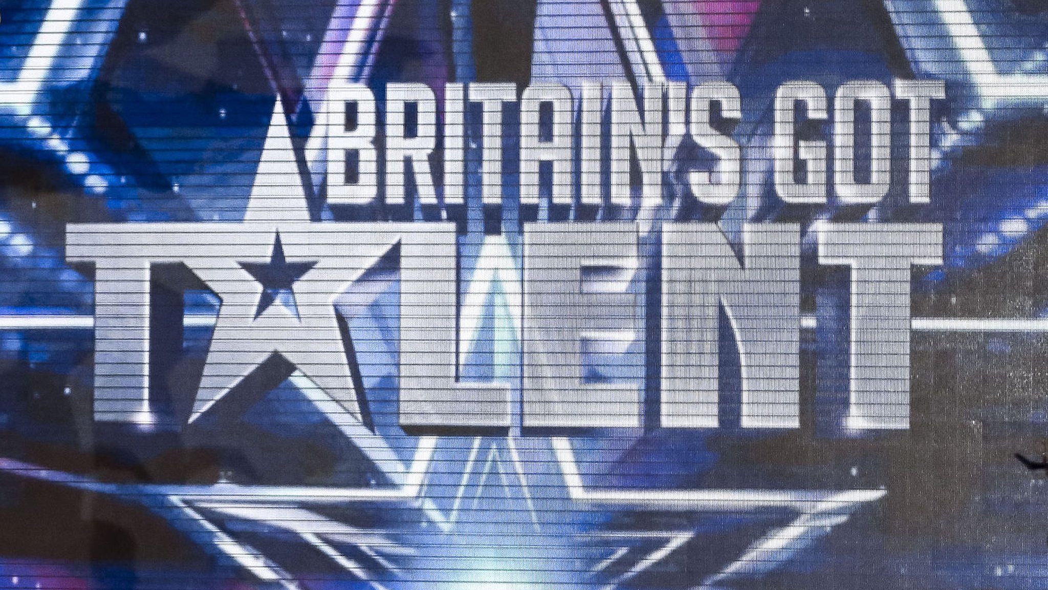 BGT semi-final 2: Wayne Woodward and Alex Magala make final - BBC Newsround