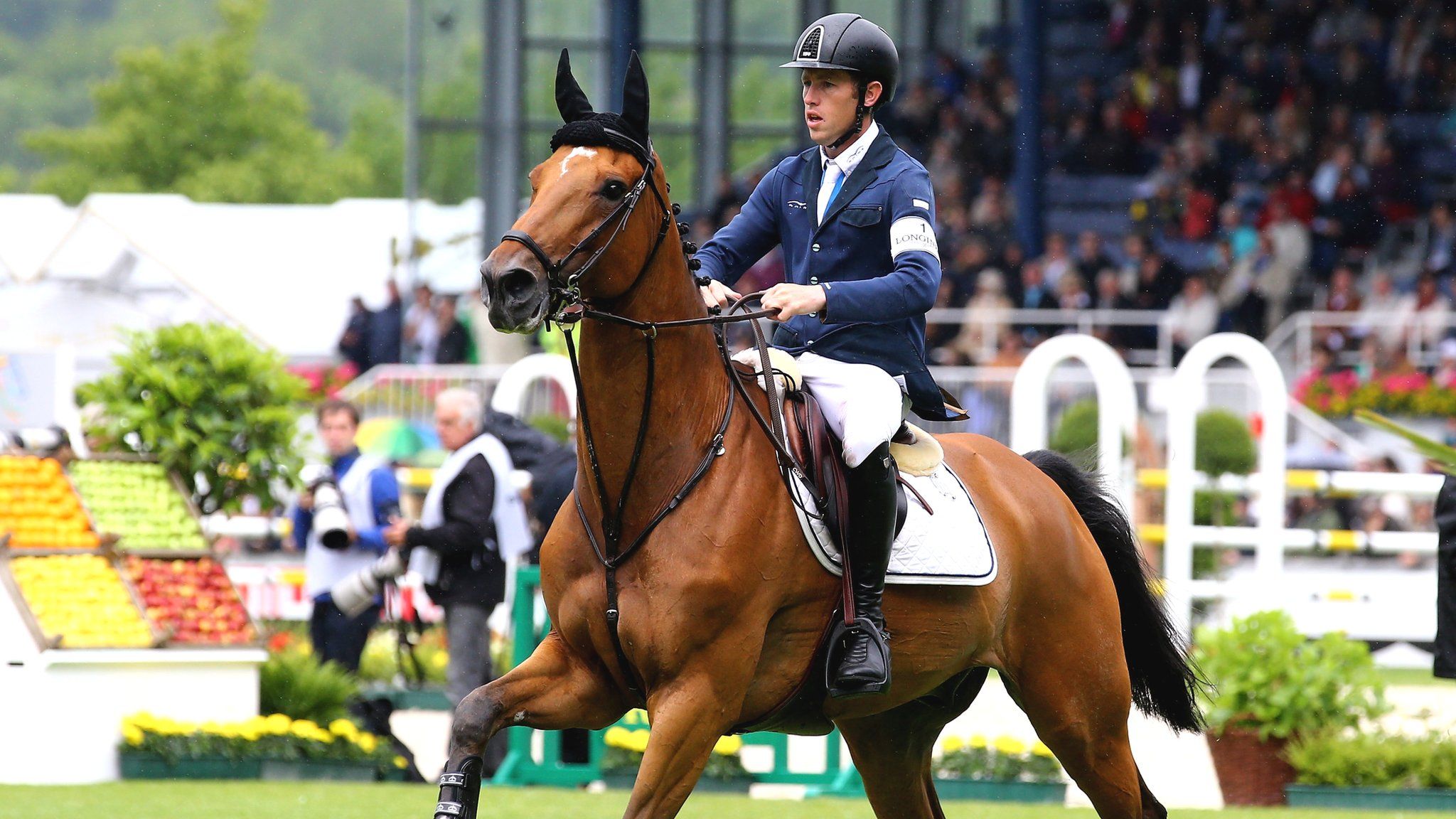 Scott Brash makes showjumping history by winning Grand Slam - BBC Sport