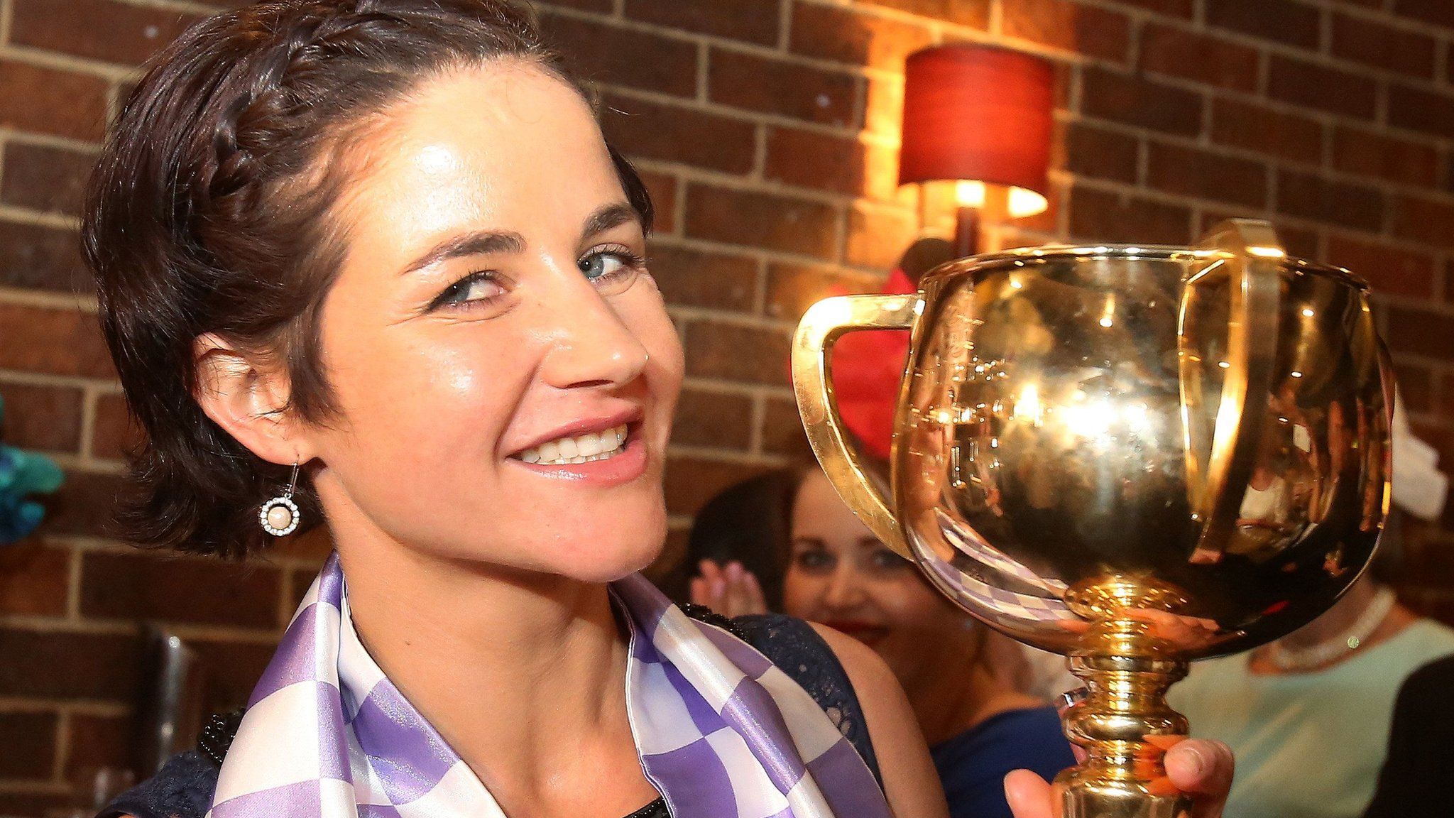 Michelle Payne: Jockey released from hospital after surgery - BBC Sport