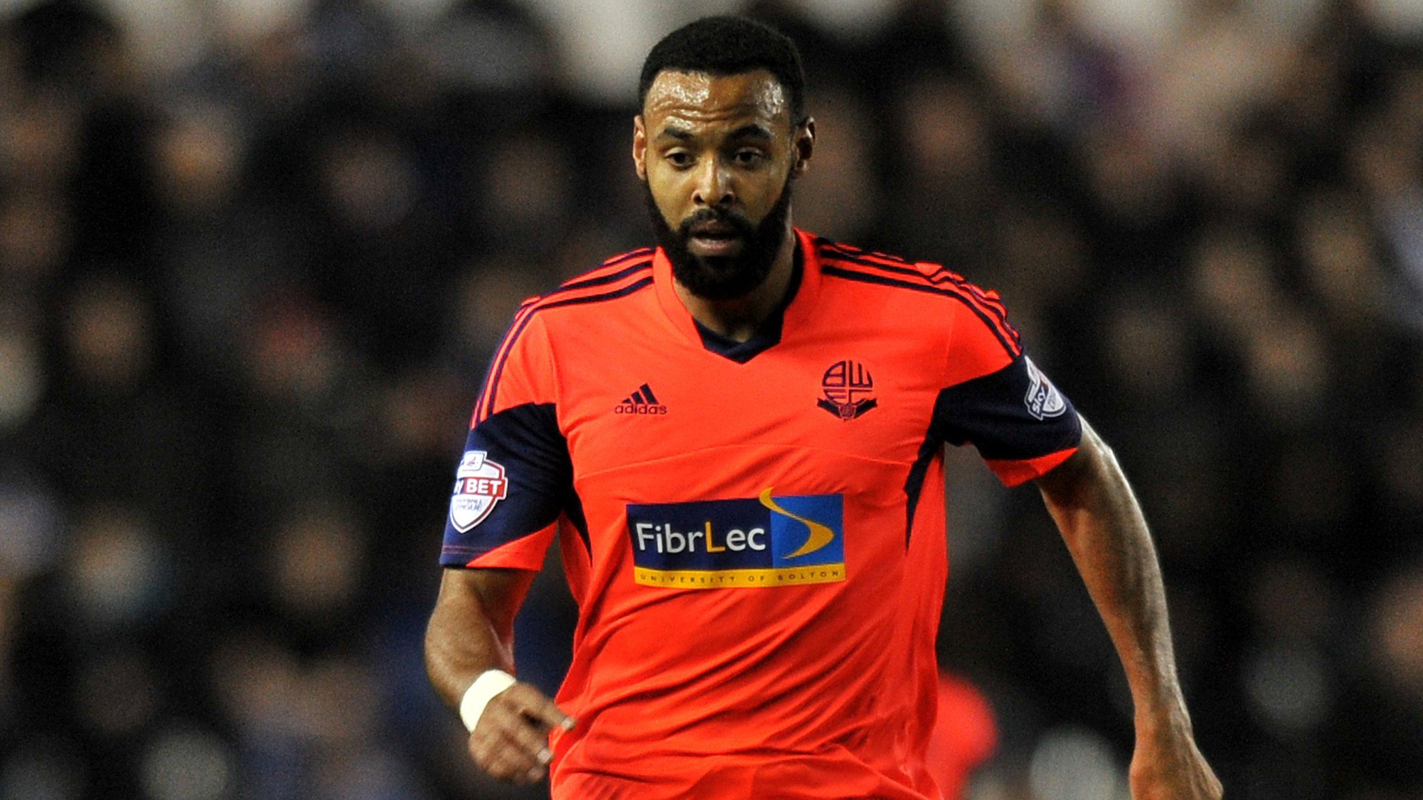 Liam Trotter: Bolton midfielder extends Nottingham Forest stay - BBC Sport