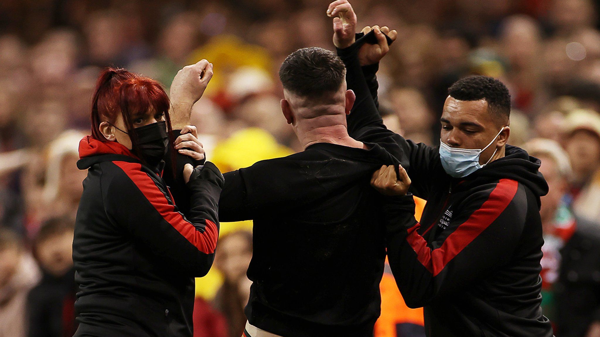 Wales v Australia: Boy vomited on by drunk fan in stadium - BBC News