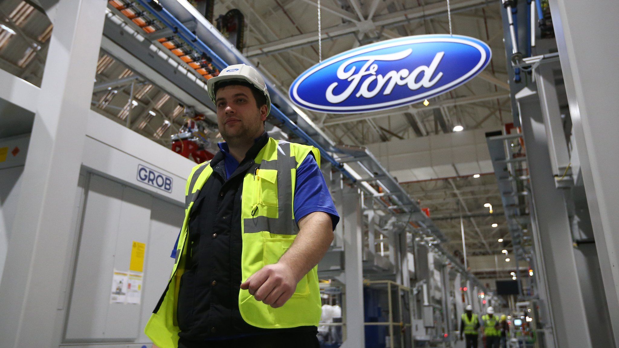 GM and Ford announce investments in driving technology - BBC News