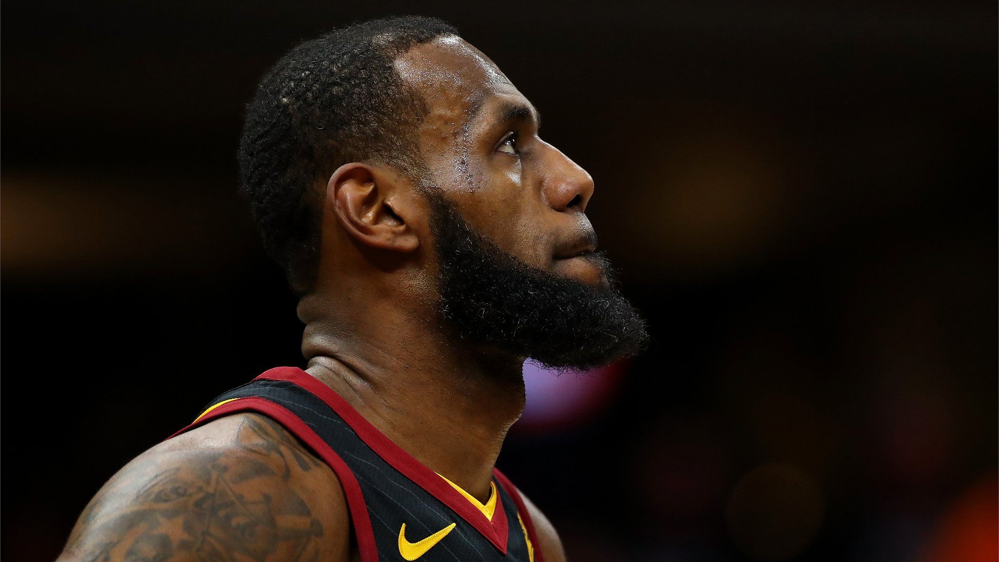 NBA play-offs: LeBron breaks Toronto fans' hearts - again - BBC News