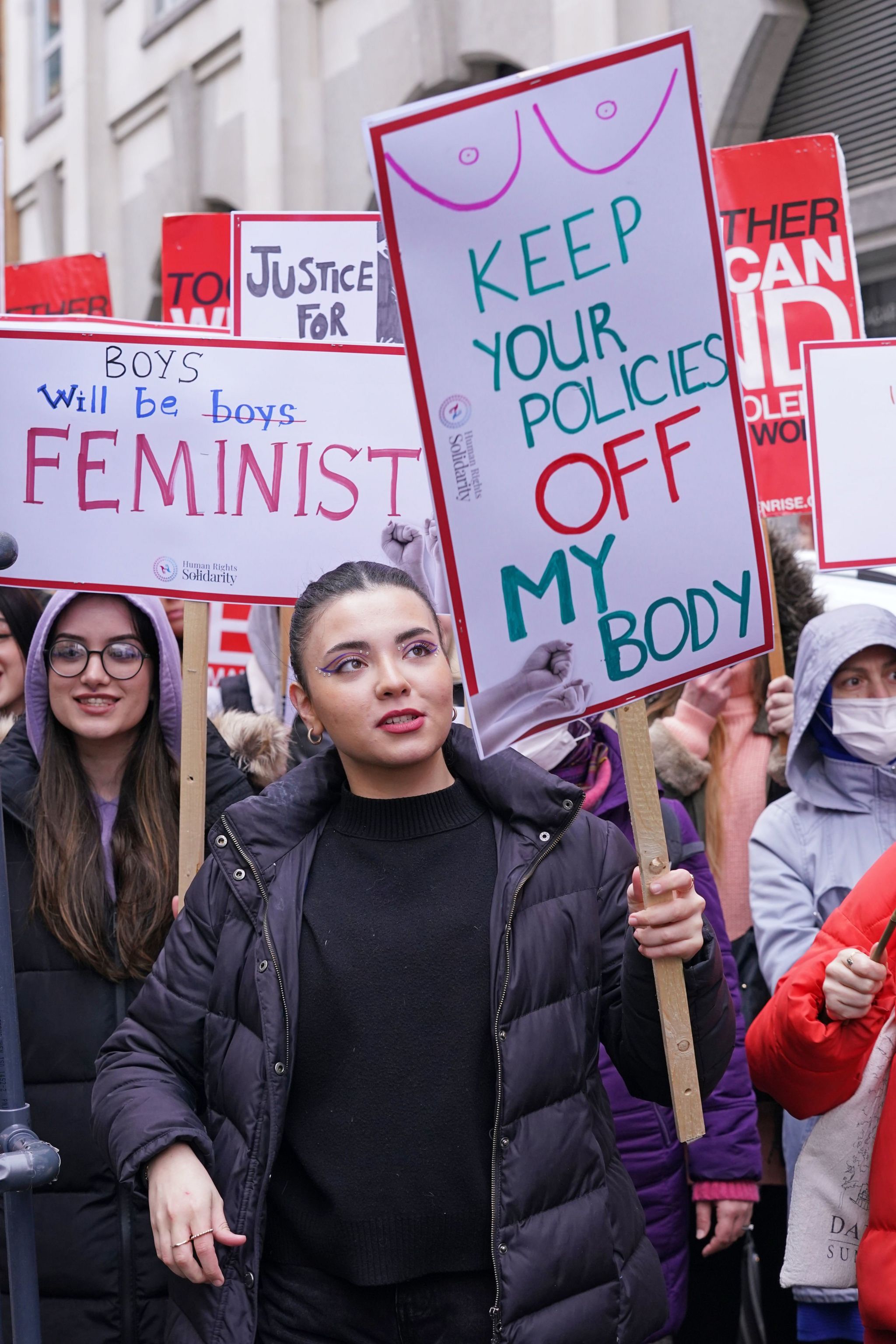 London march: Hundreds call for an end to violence against women - BBC News